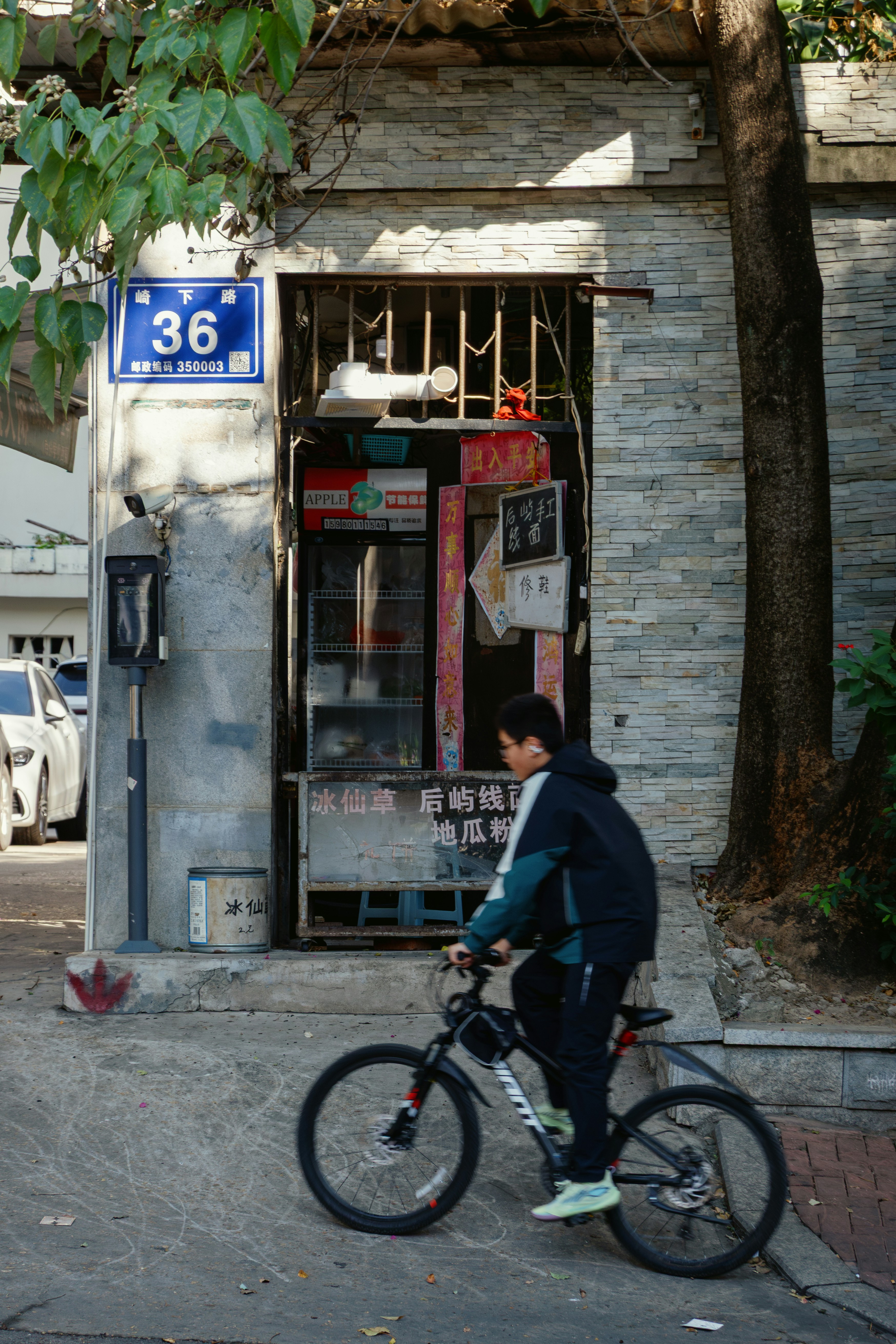 Photo by CHEN HENG with Sony Cyber-shot RX100 VI