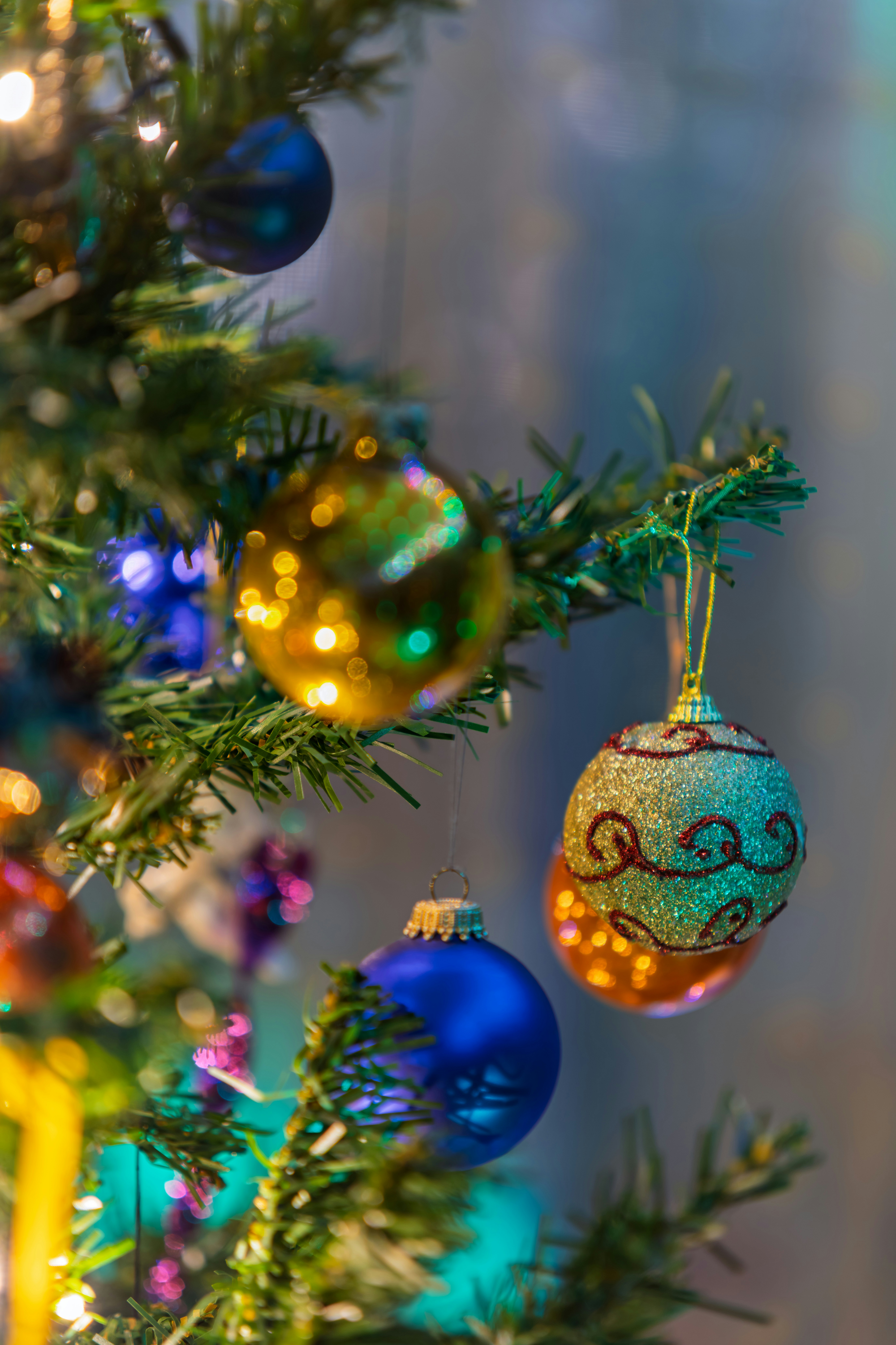 Glowing Christmas Ornaments: A Close-Up of Shimmering Spheres on a Tree