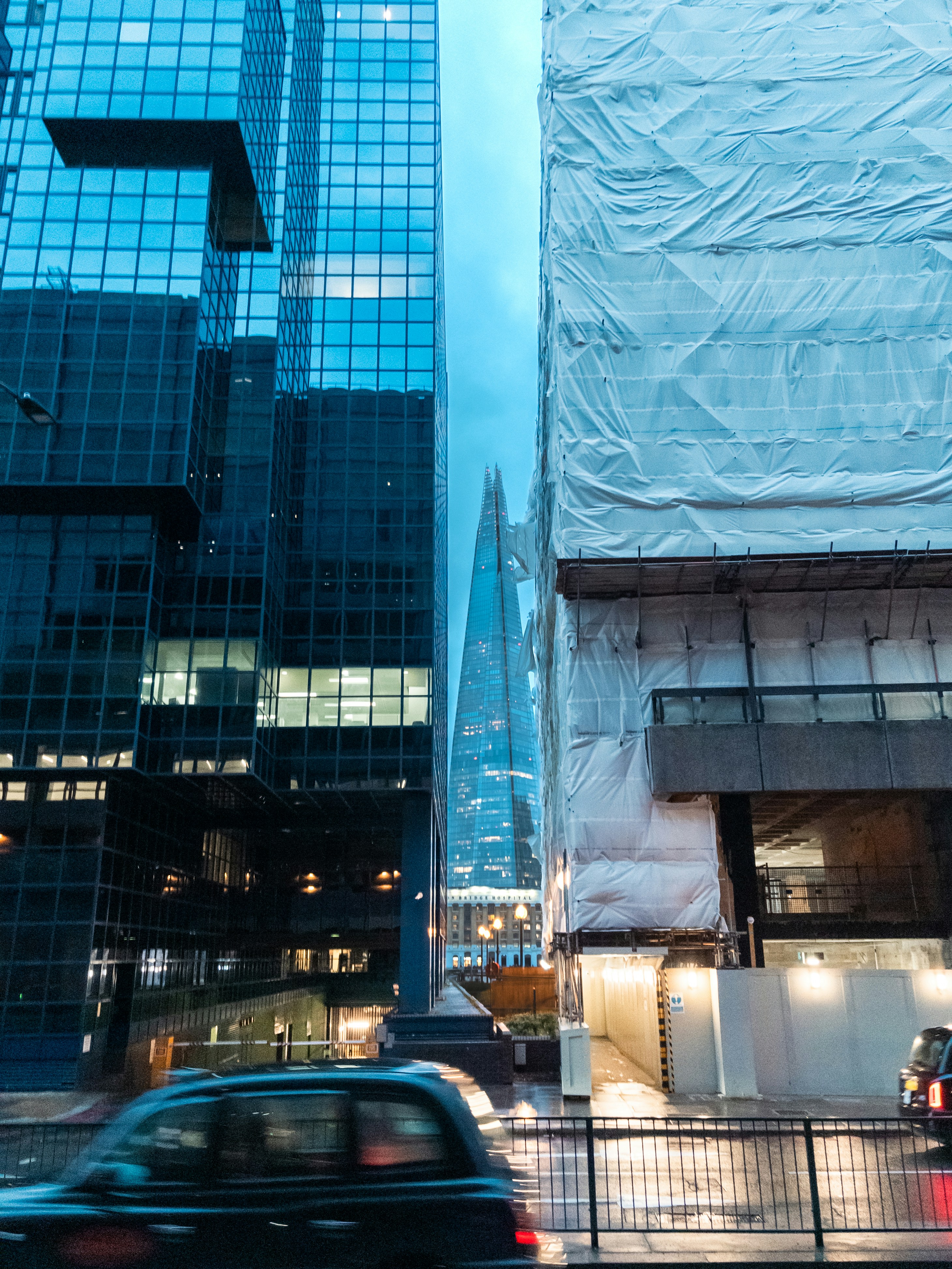 Glide between Glass and Scaffolding: City Tower Between Sheets