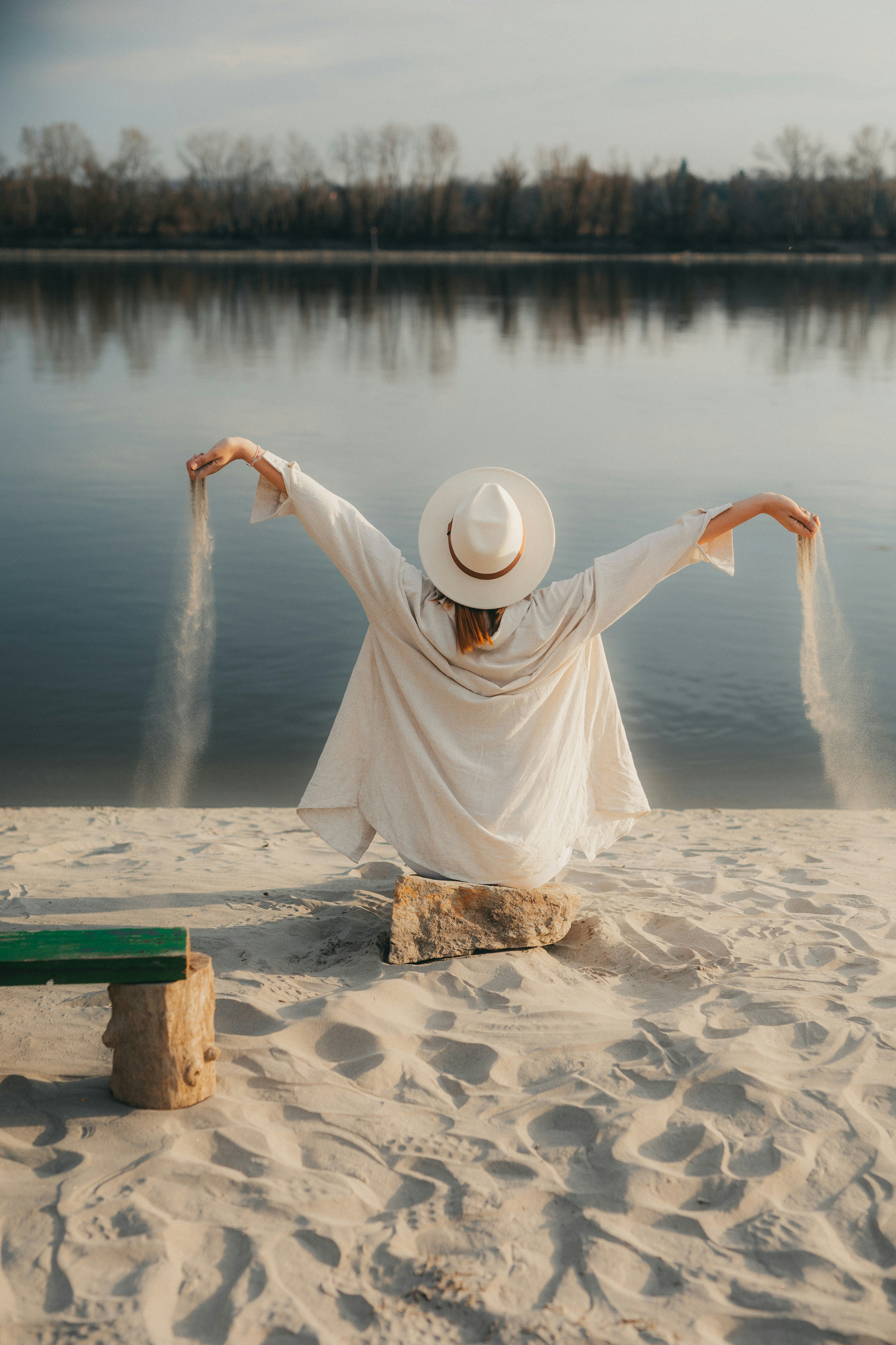 The Hanger of Sand and Silence