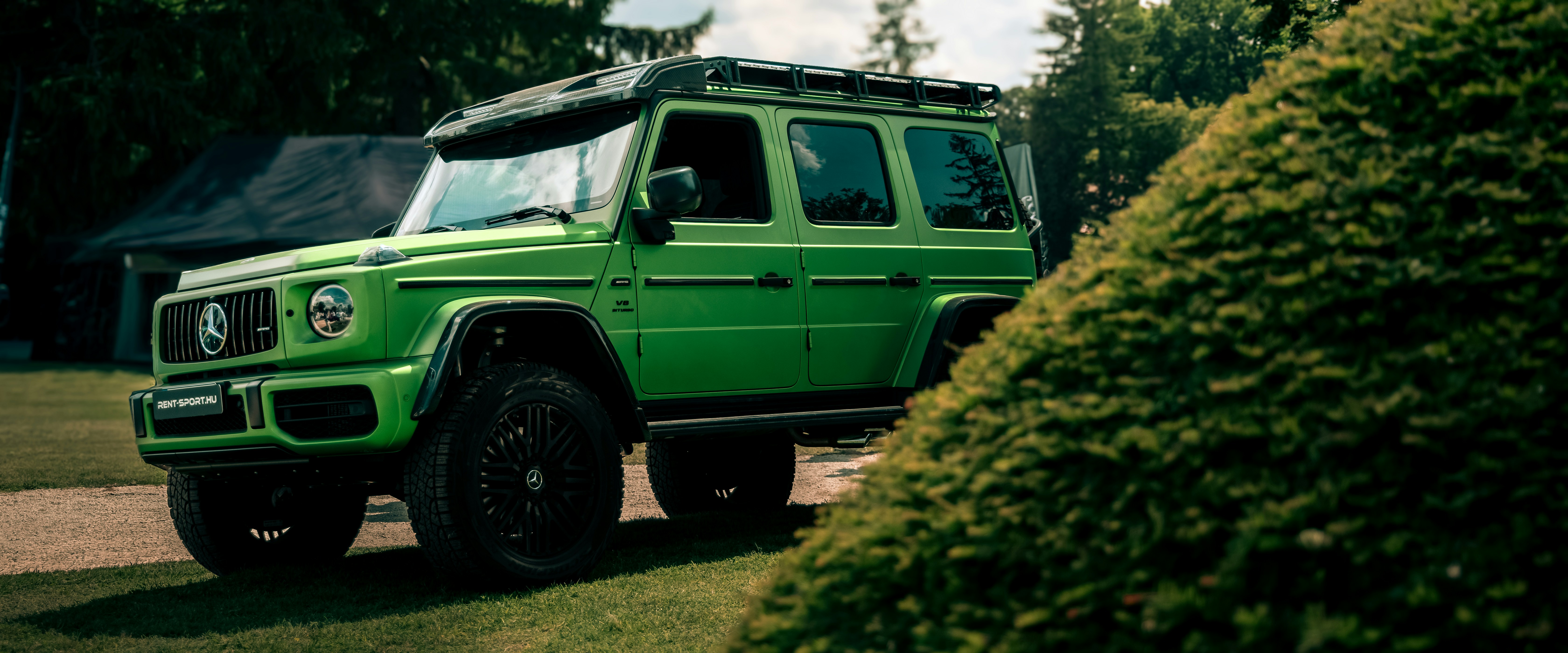 Photo by Kristof Passa with Canon EOS R6 Mark II