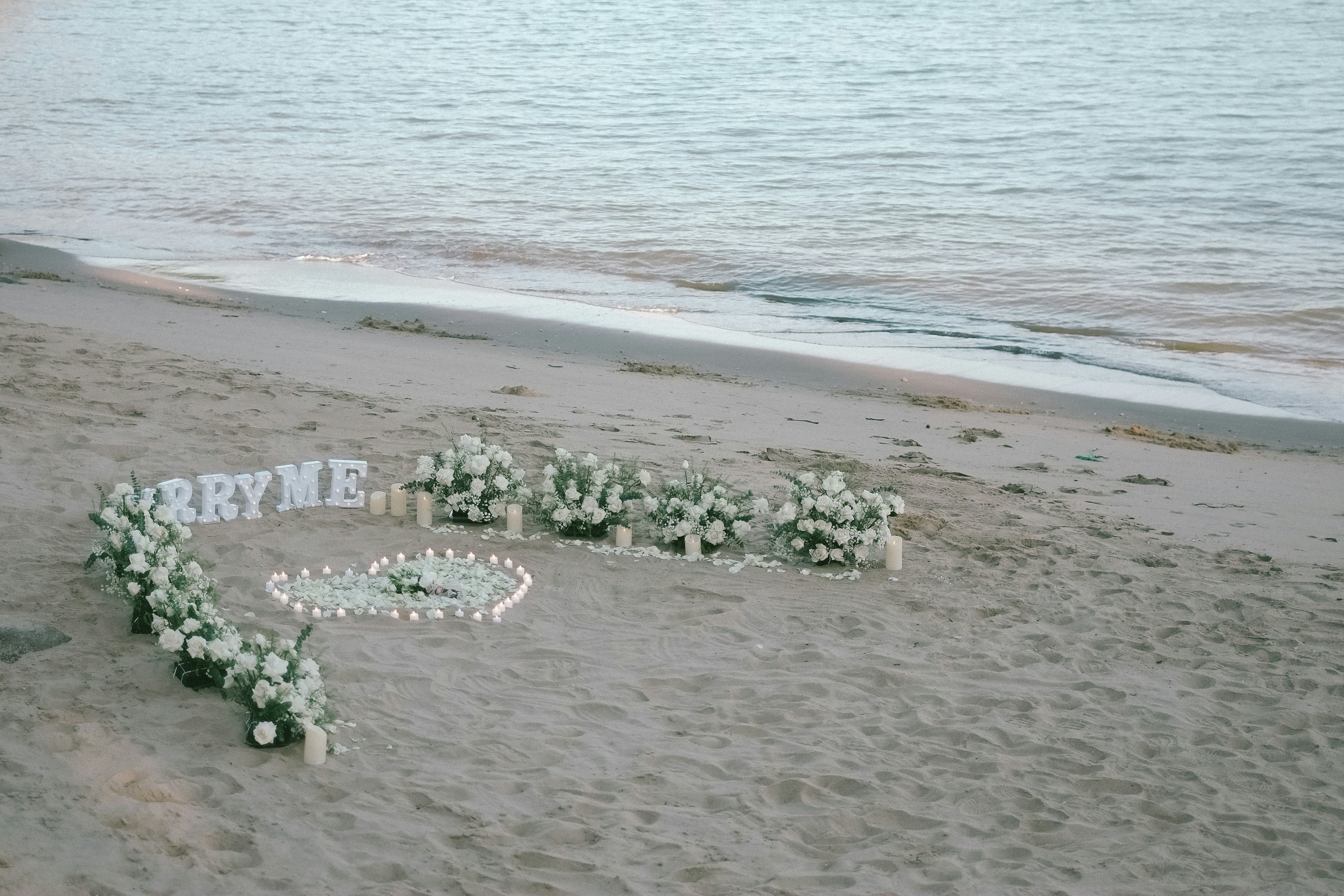 Floral Shore: A Quiet Wedding on the Wet Sand