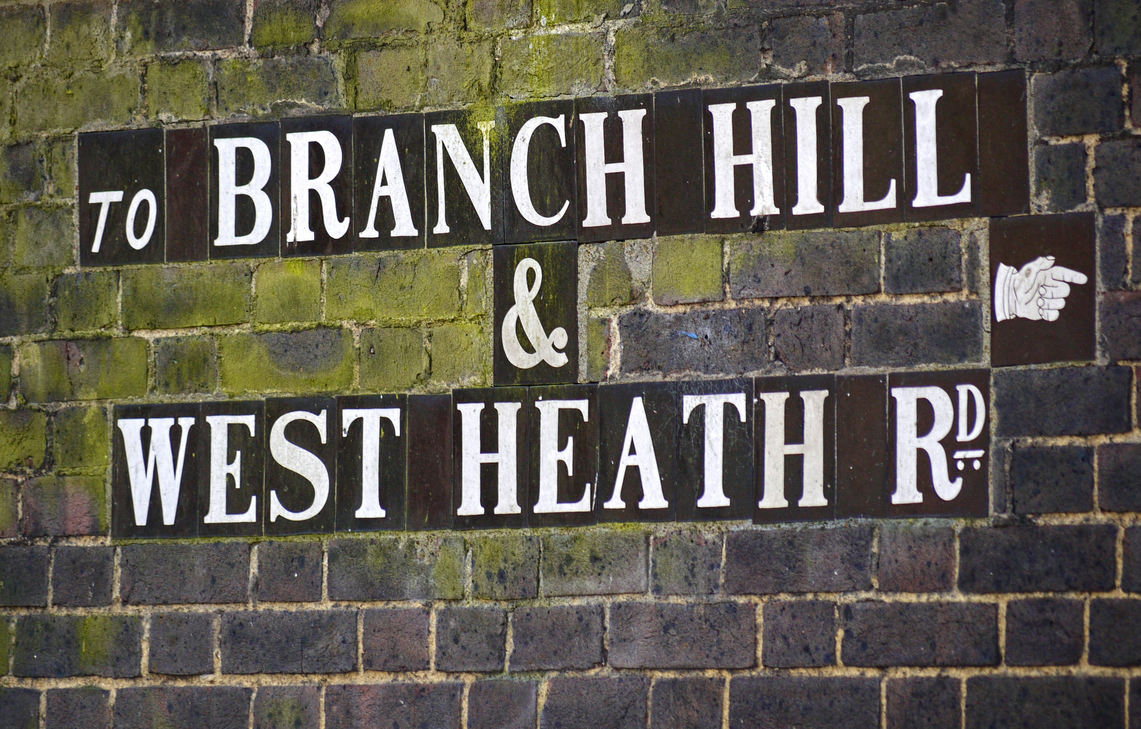 Street sign for branch hill and west heath road