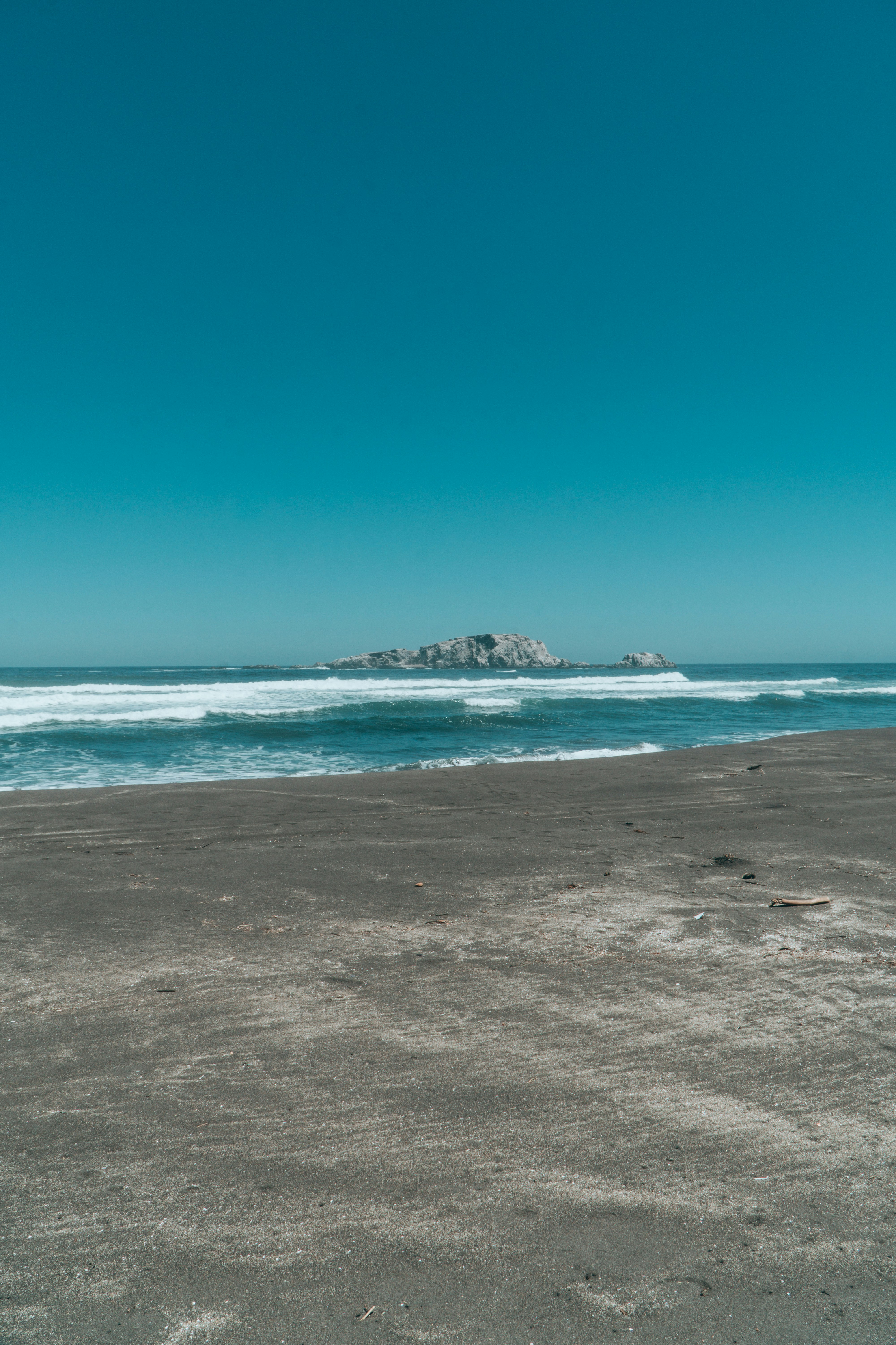 Horizon Island: A Quiet Break at Distant Shore