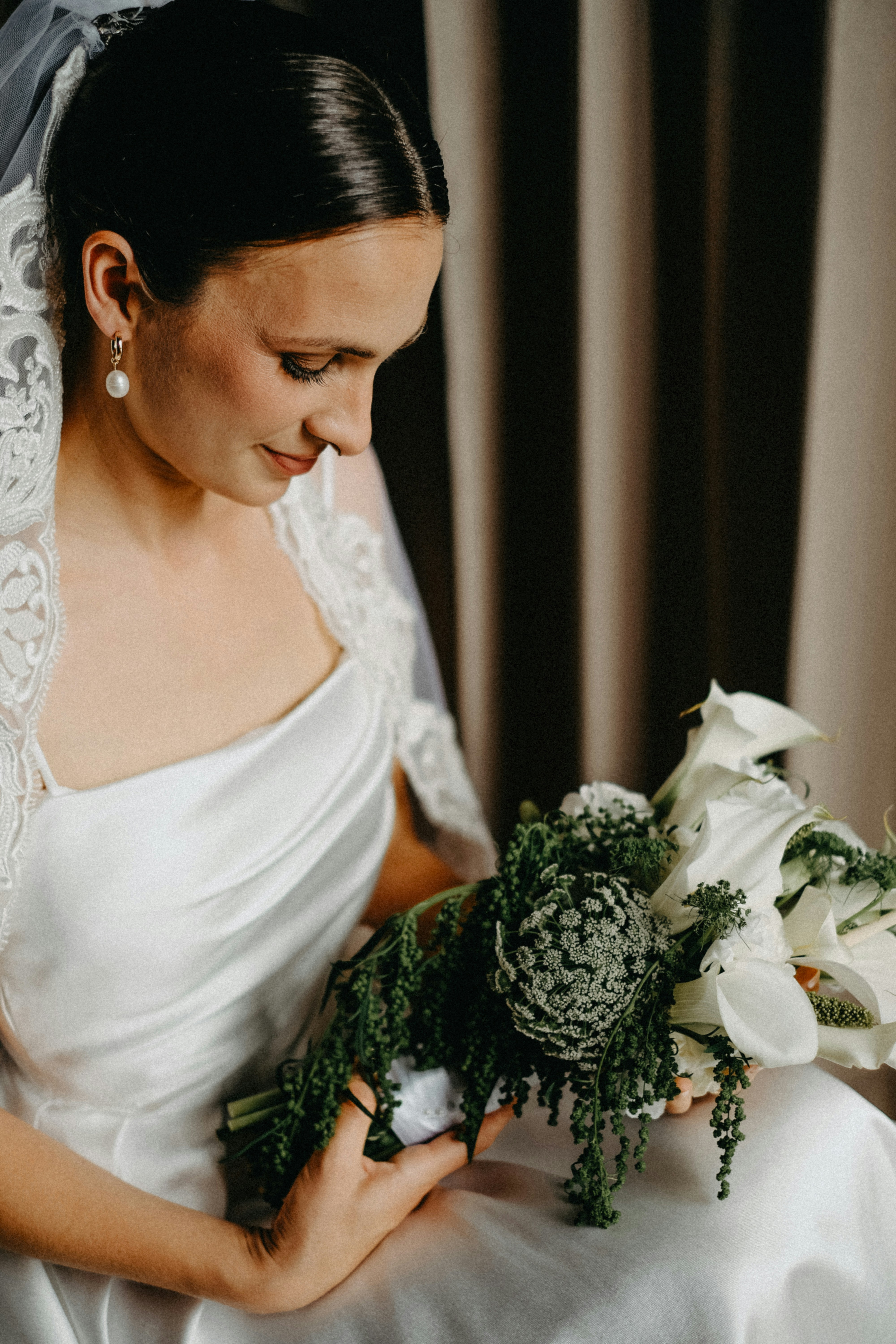 Bride in Lace and Bouquet: A Quiet Moment of Bridal Calm