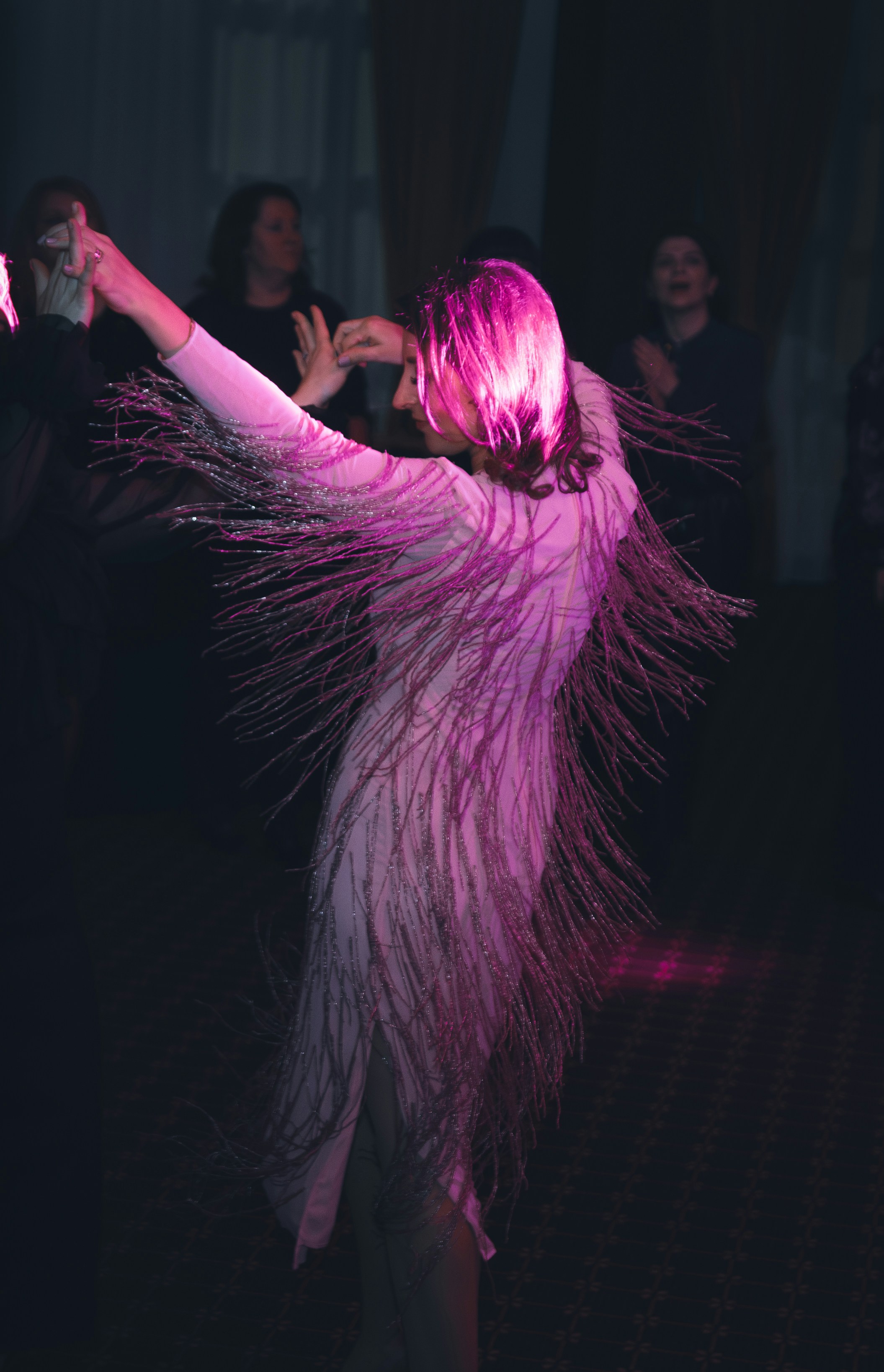 Woman in fringed dress dancing under pink light photo – Free Party ...