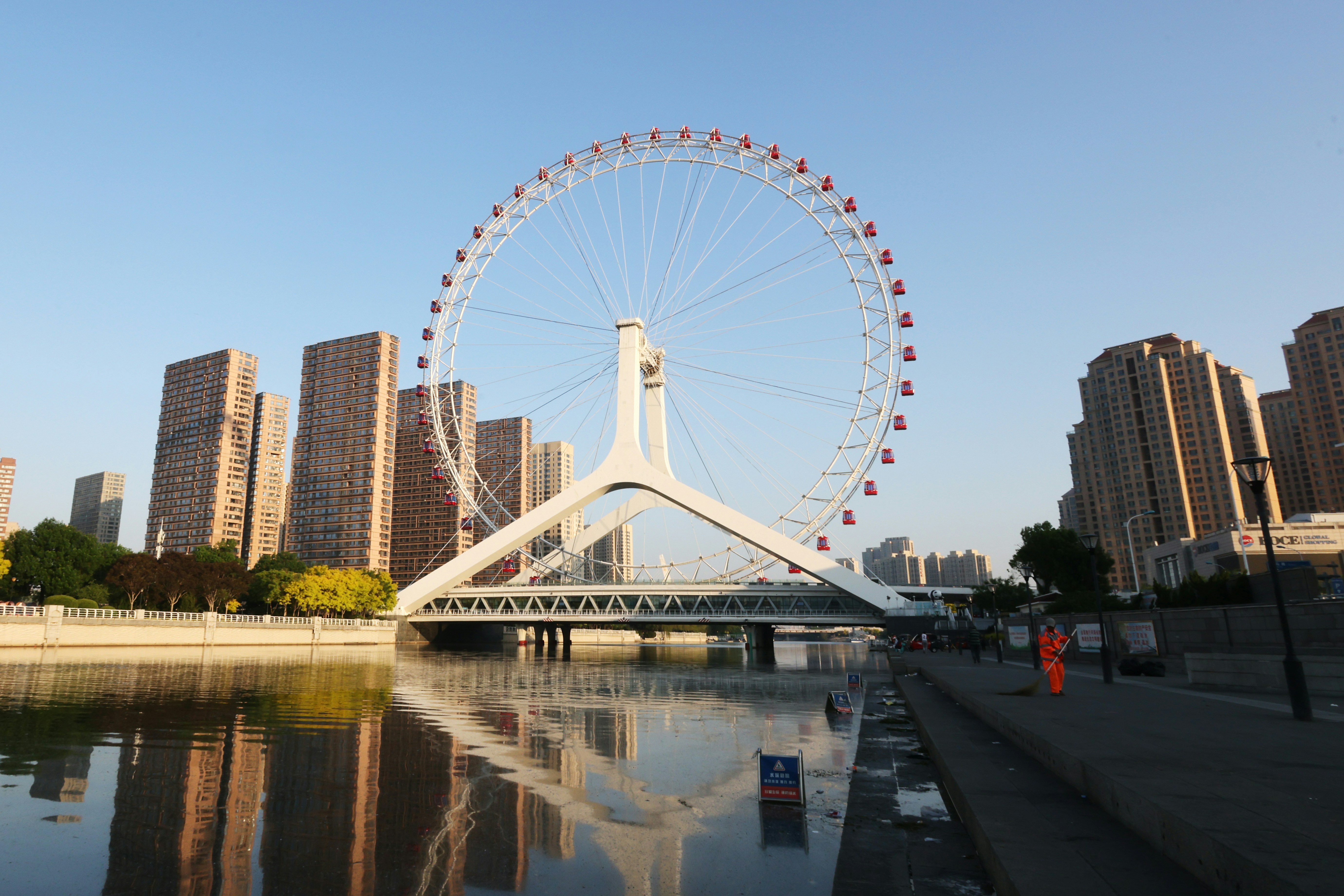 Photographed on May 2, 2024. Tientsin Eye Ferris wheel