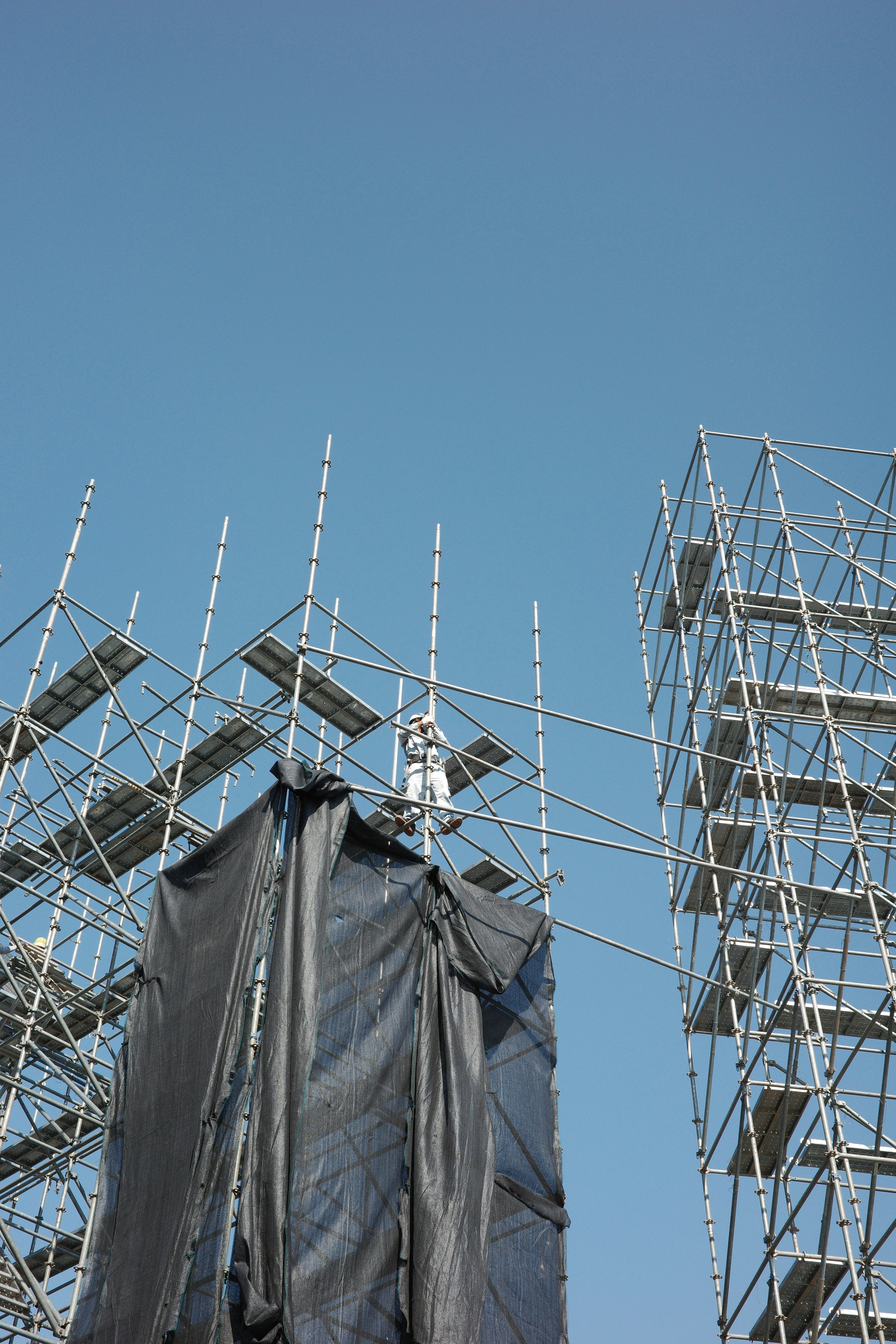 Urban Labor Under a Clear Sky