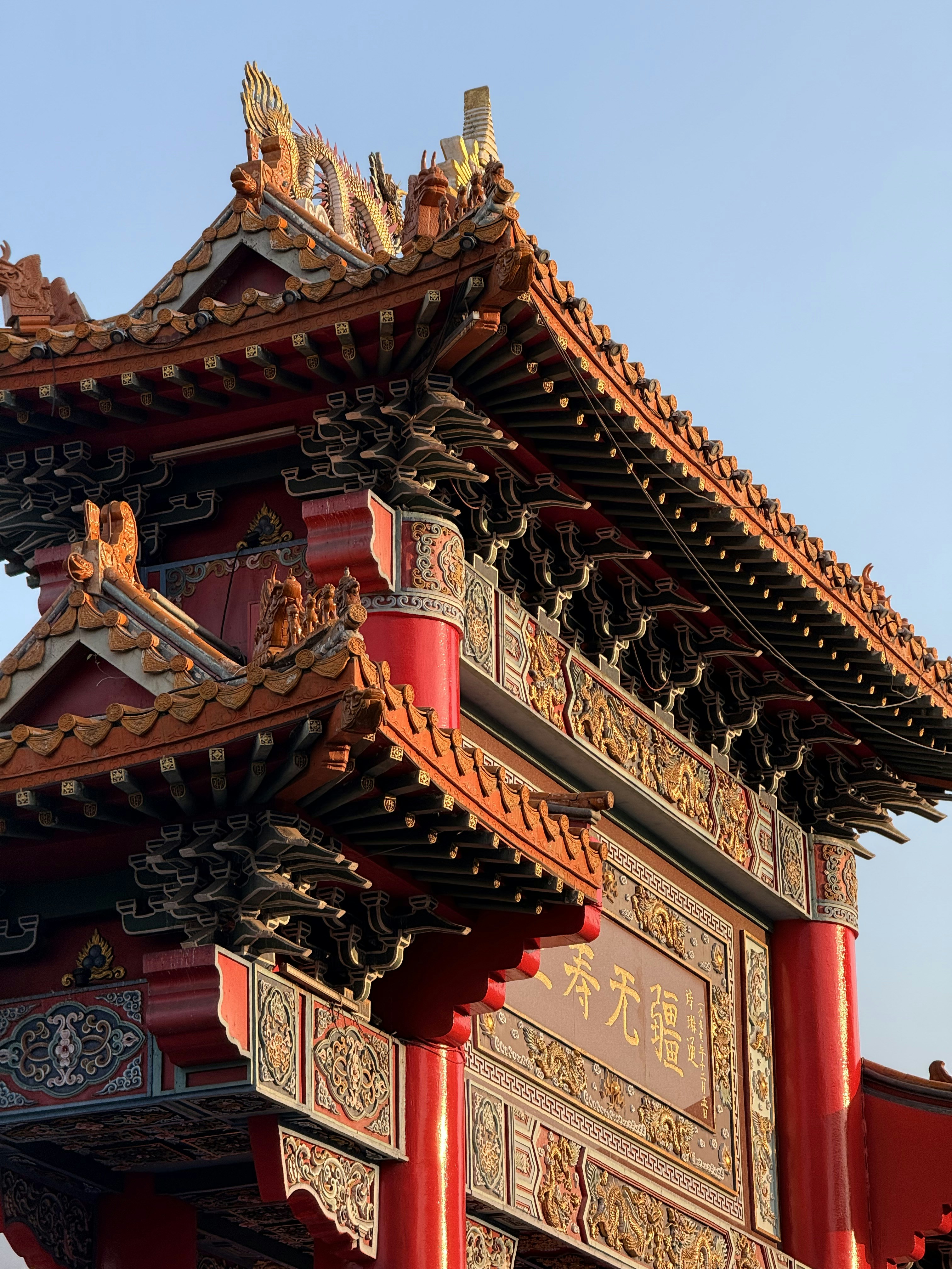 Ornate red chinese temple gate with intricate carvings. photo – Free ...
