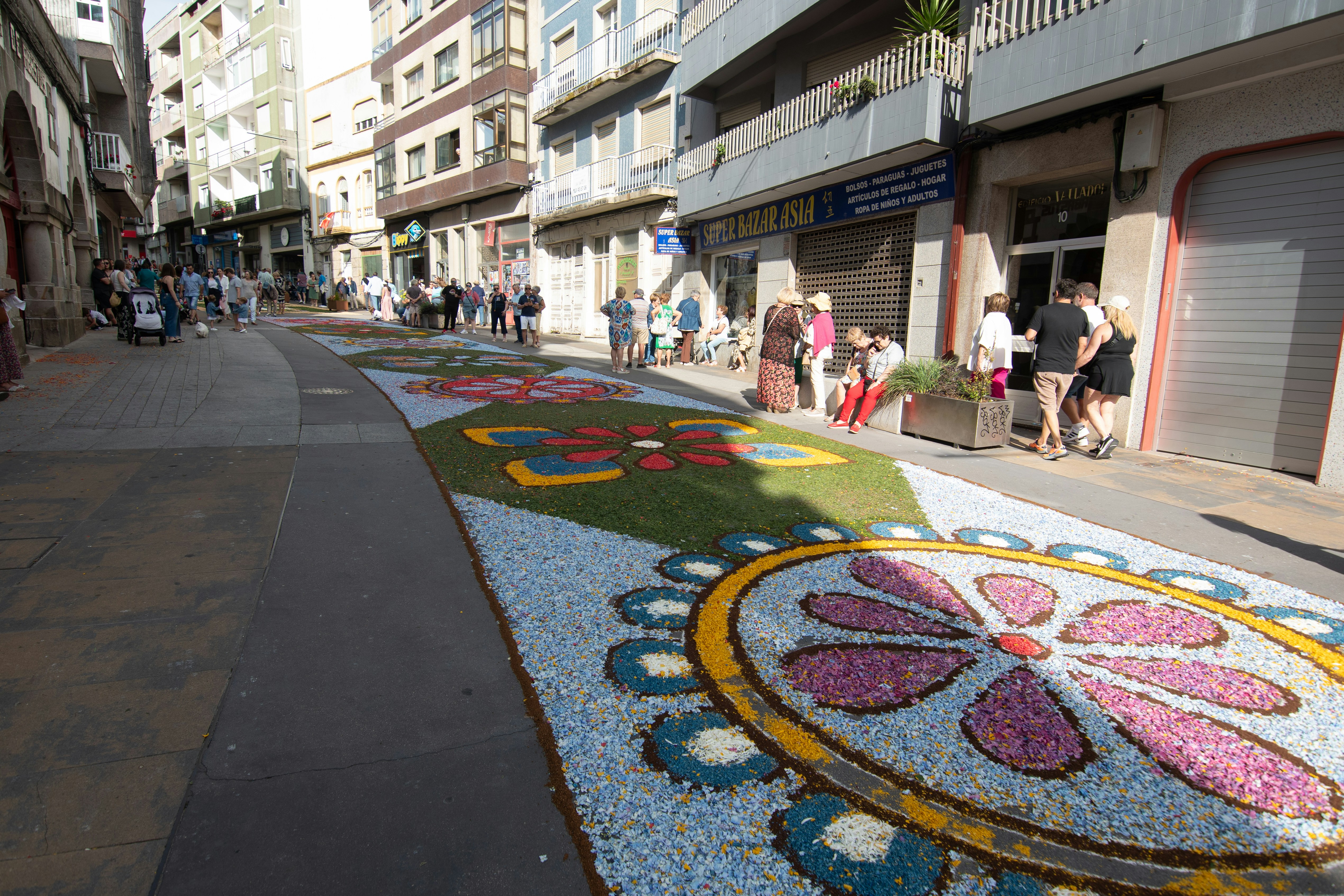 Colorful Street Mosaic Reels Through a Busy Coastal-Urban Avenue