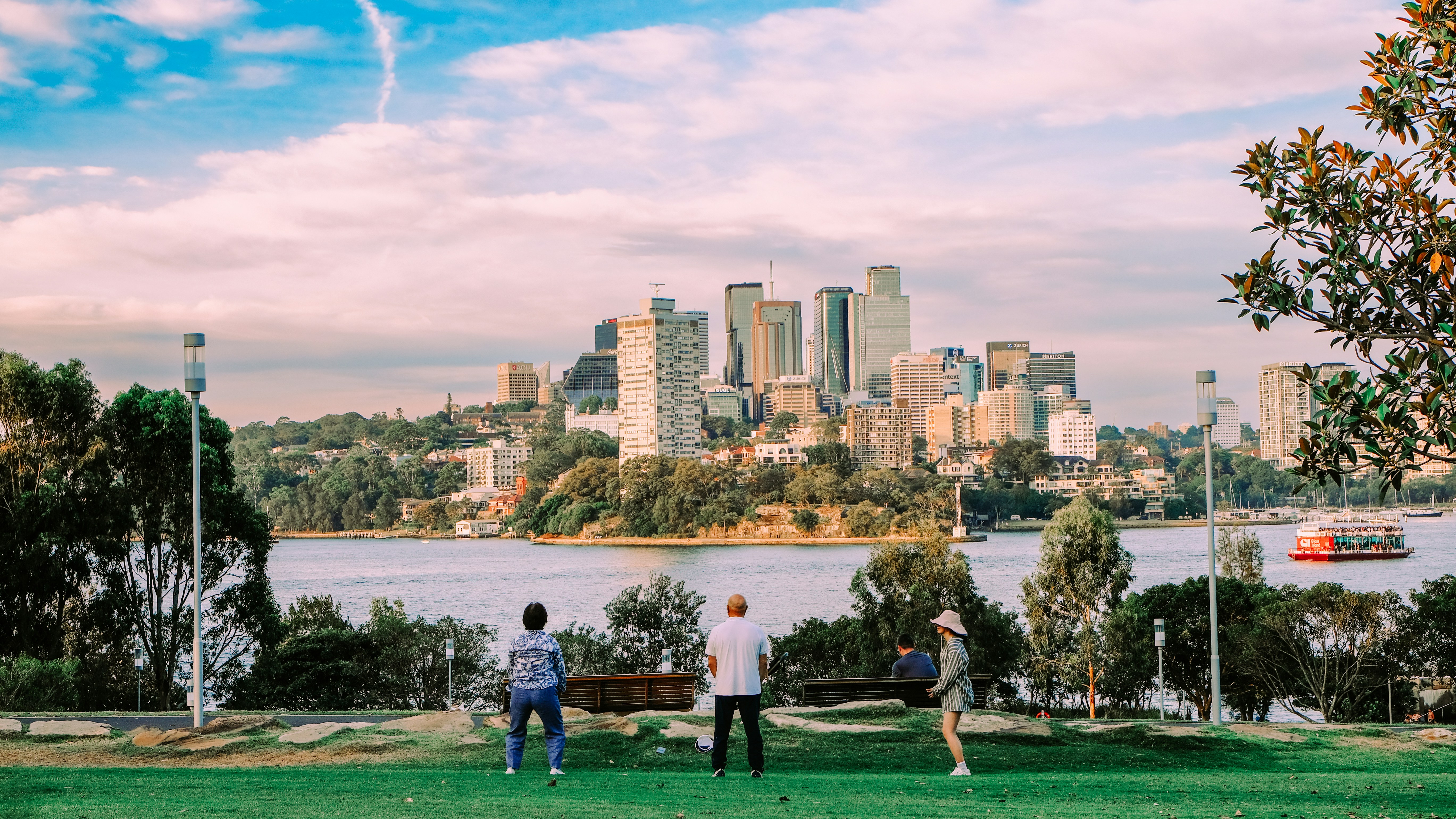 CityView from the Park: Riverside friends and skyline