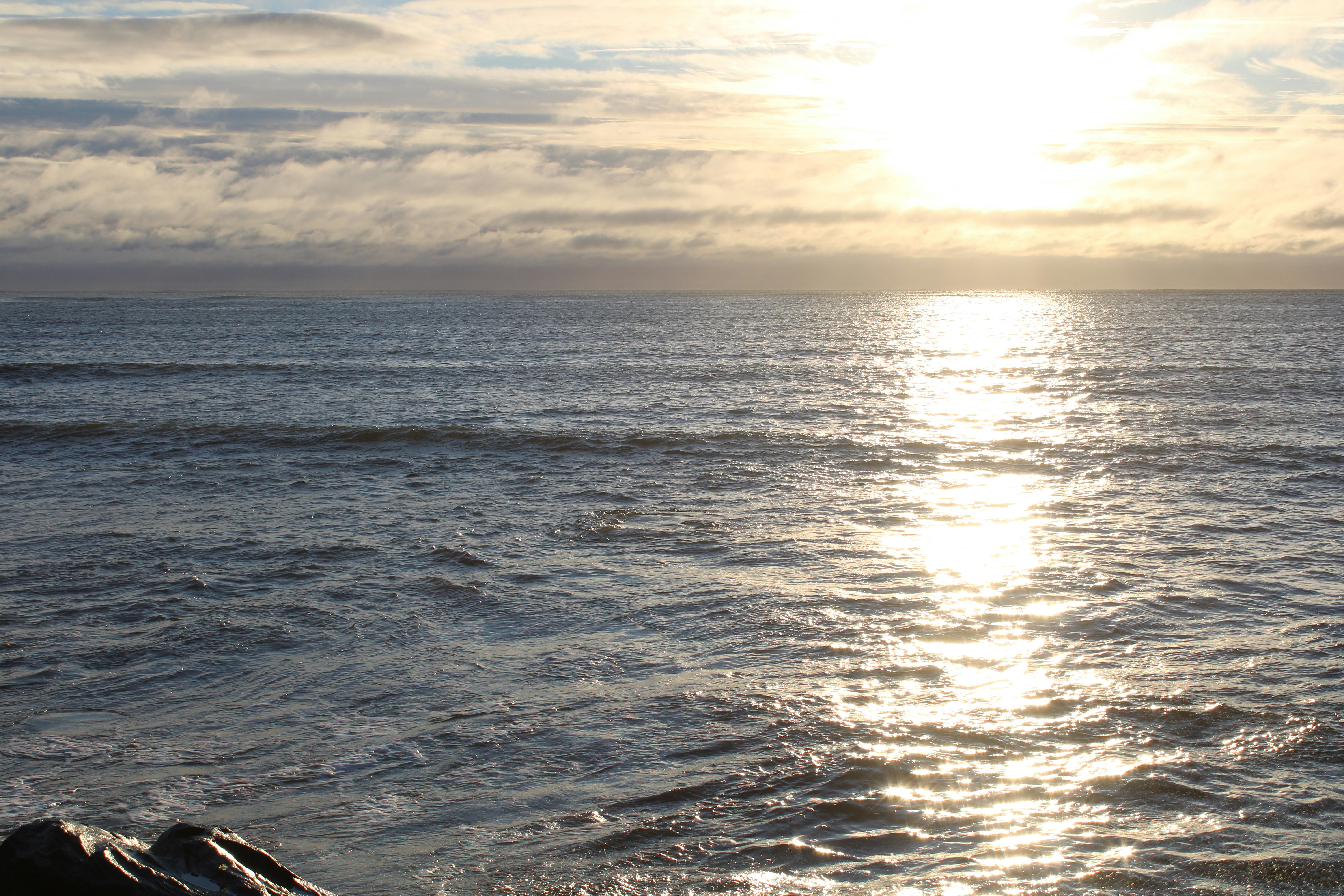 Sunlit Path Across the Ocean: A Quiet Horizon at Dusk
