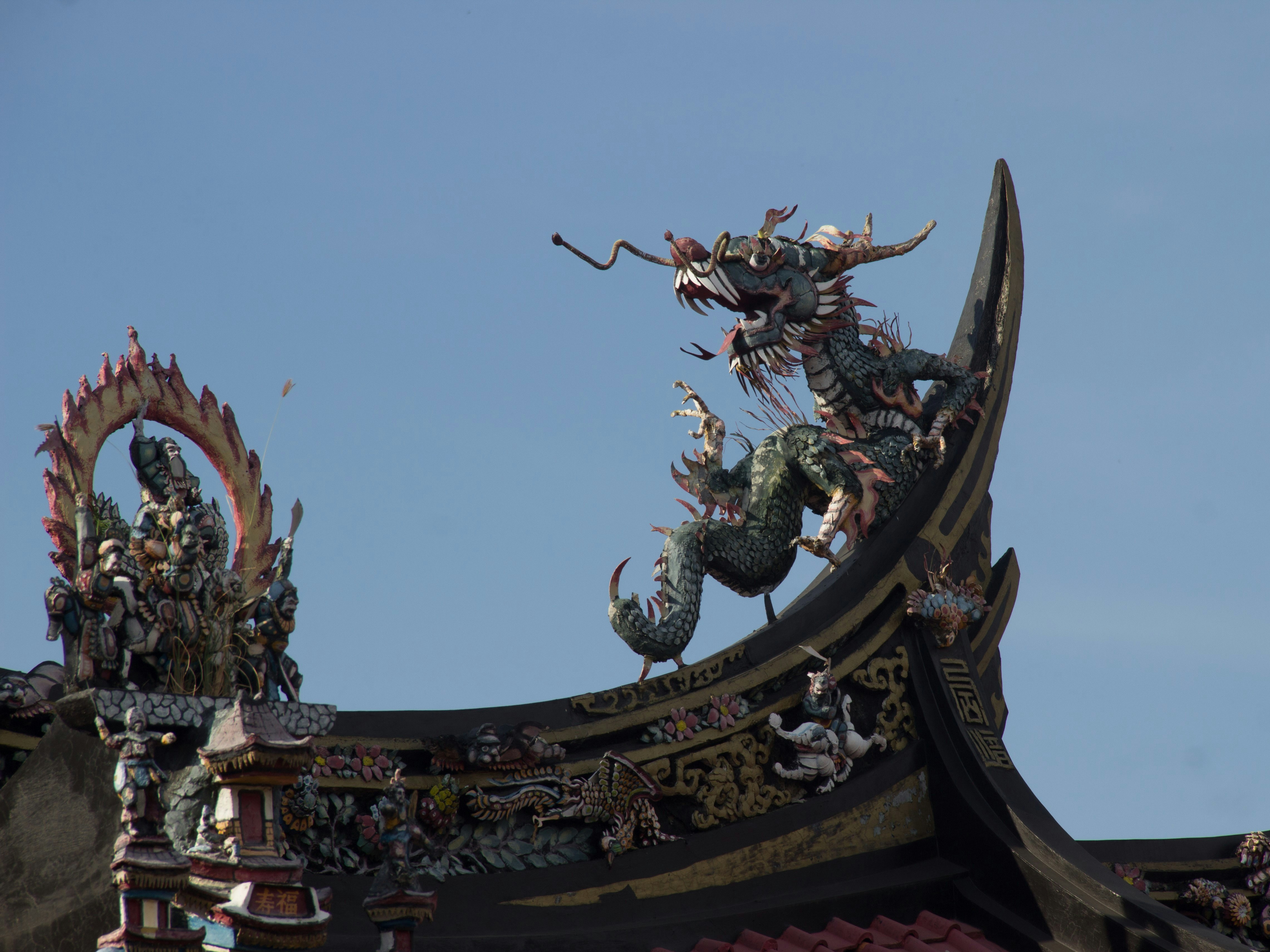The dragon ornament on the roof of the Tek Hay Kiong Temple in Tegal holds symbolic meaning as a symbol of power, goodness, and good fortune, serving as a hallmark of Chinese architecture that reflects the temple's cultural and spiritual identity, and often symbolizes the guardians or protectors of the building and the deities worshipped within it.