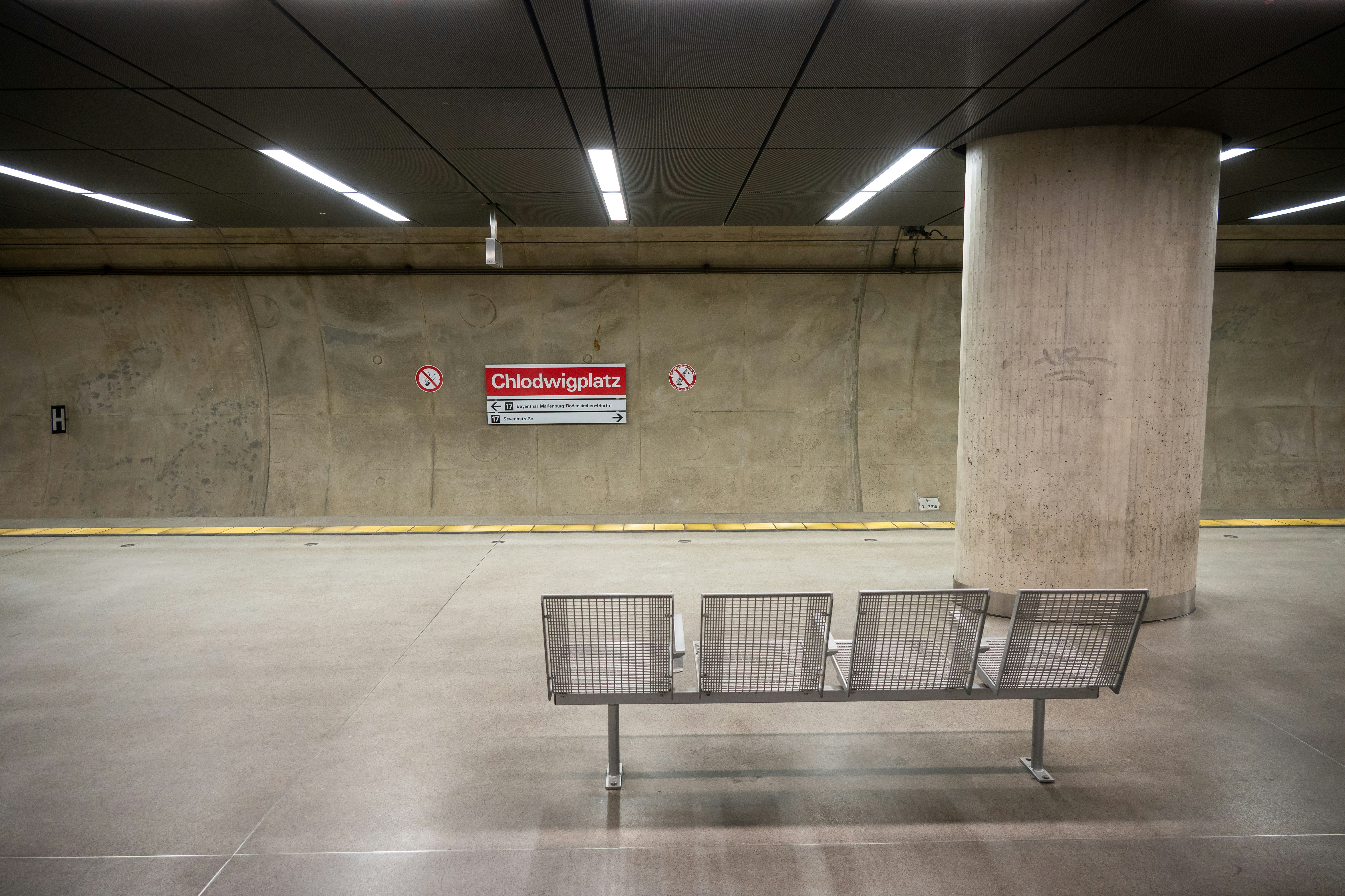 Quiet Platform, Quiet Signage