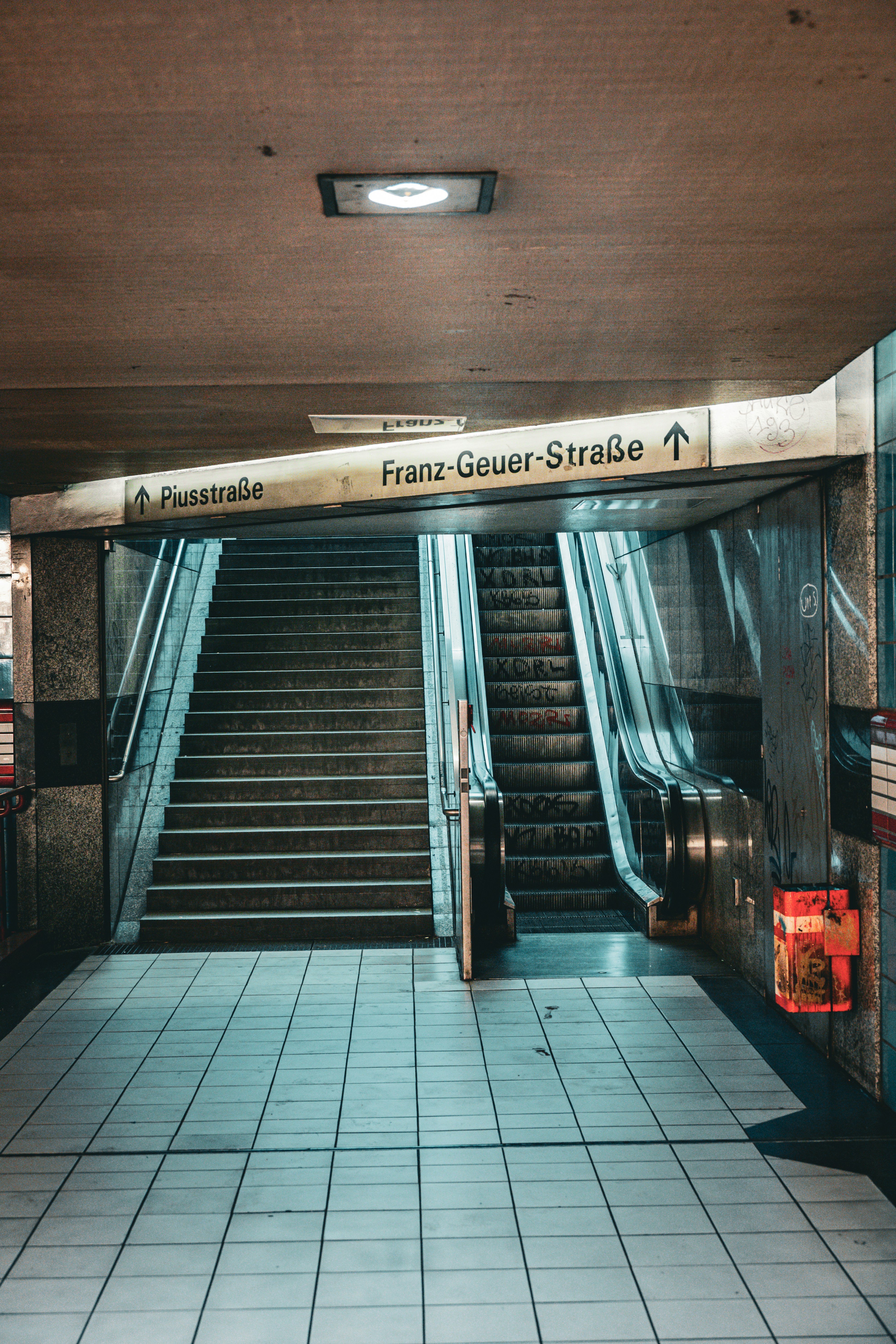 Subway Threshold: Escalators Between Steps of a Quiet Station