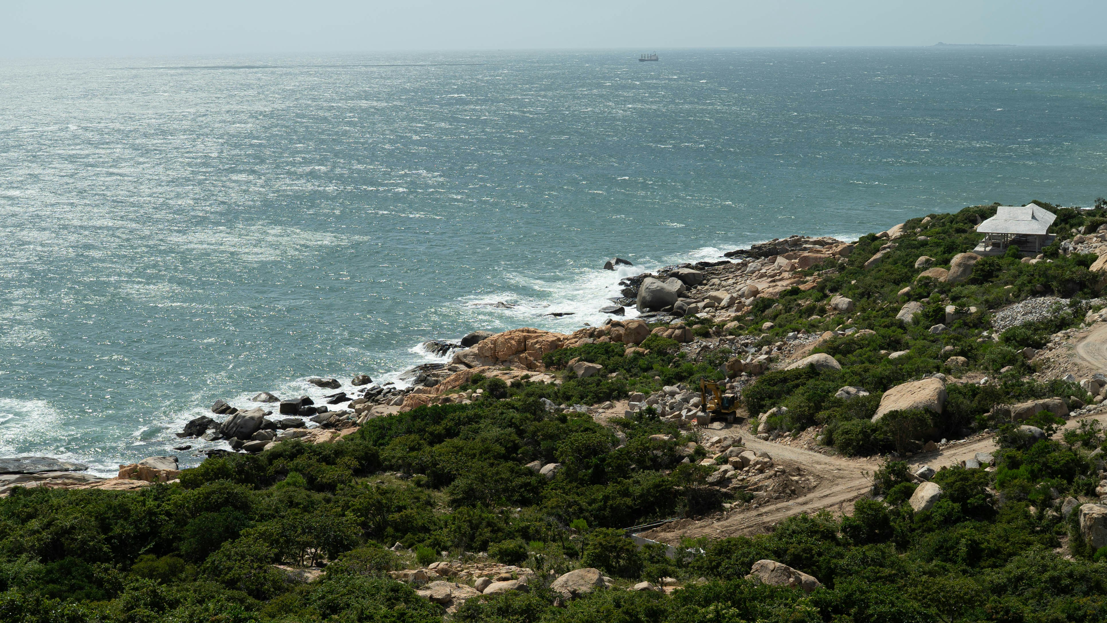 Coastal Pathways: Cliffside Greens Meet the Sea