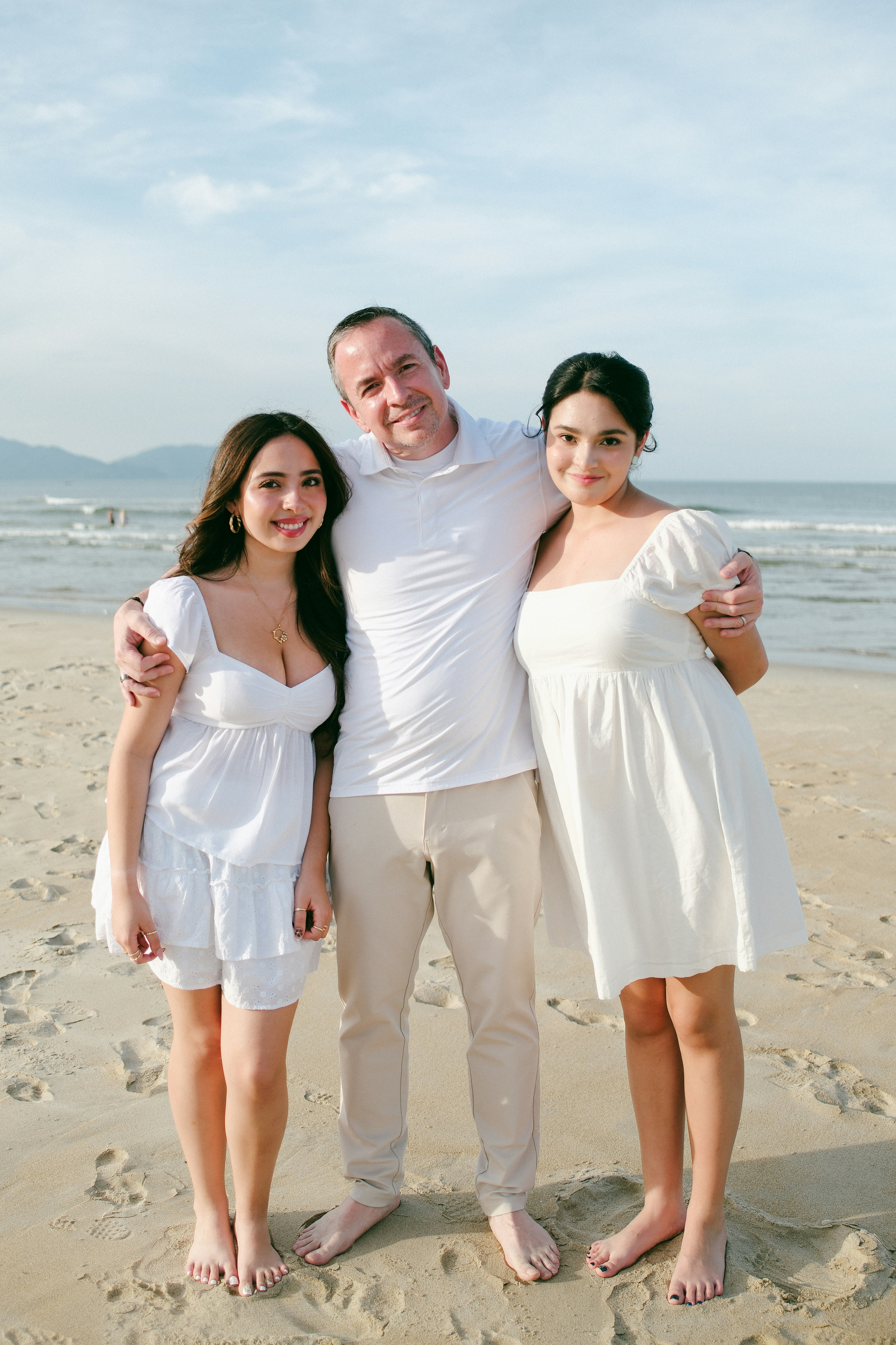 Three hearts on the shoreline: a family portrait at the sea