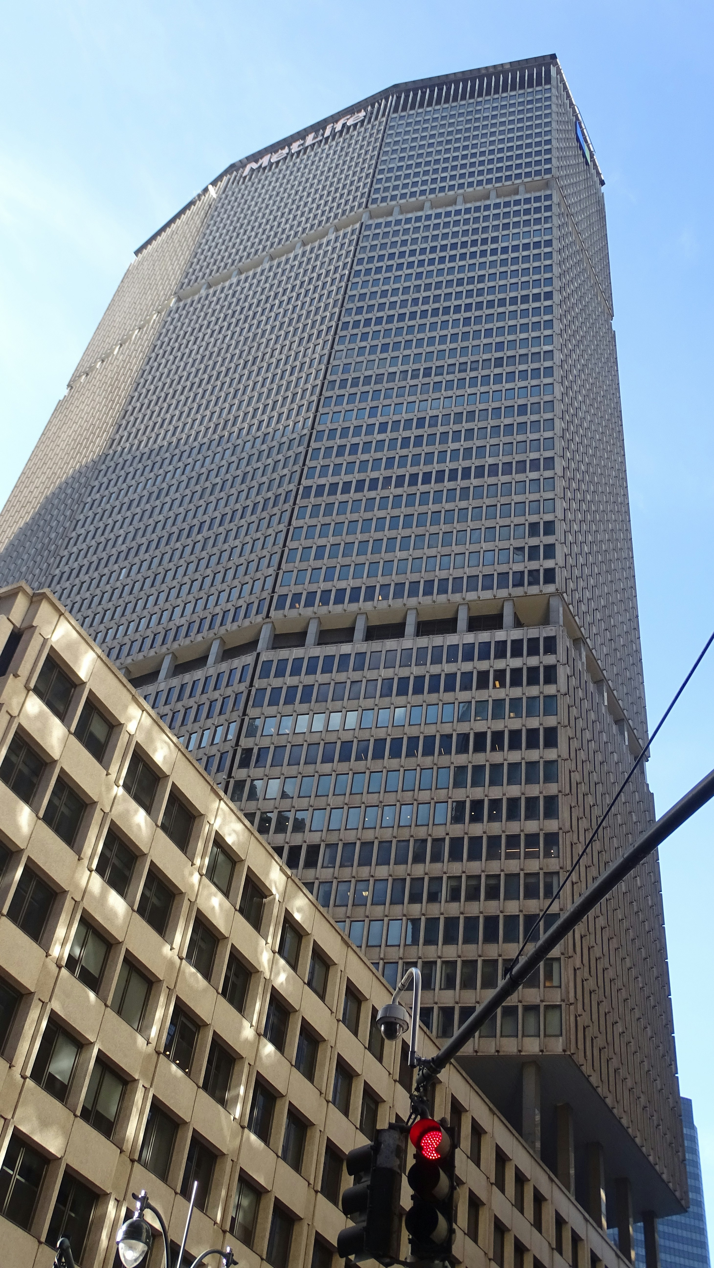 Towering Geometry: A Skyscraper Reaches for the Sky