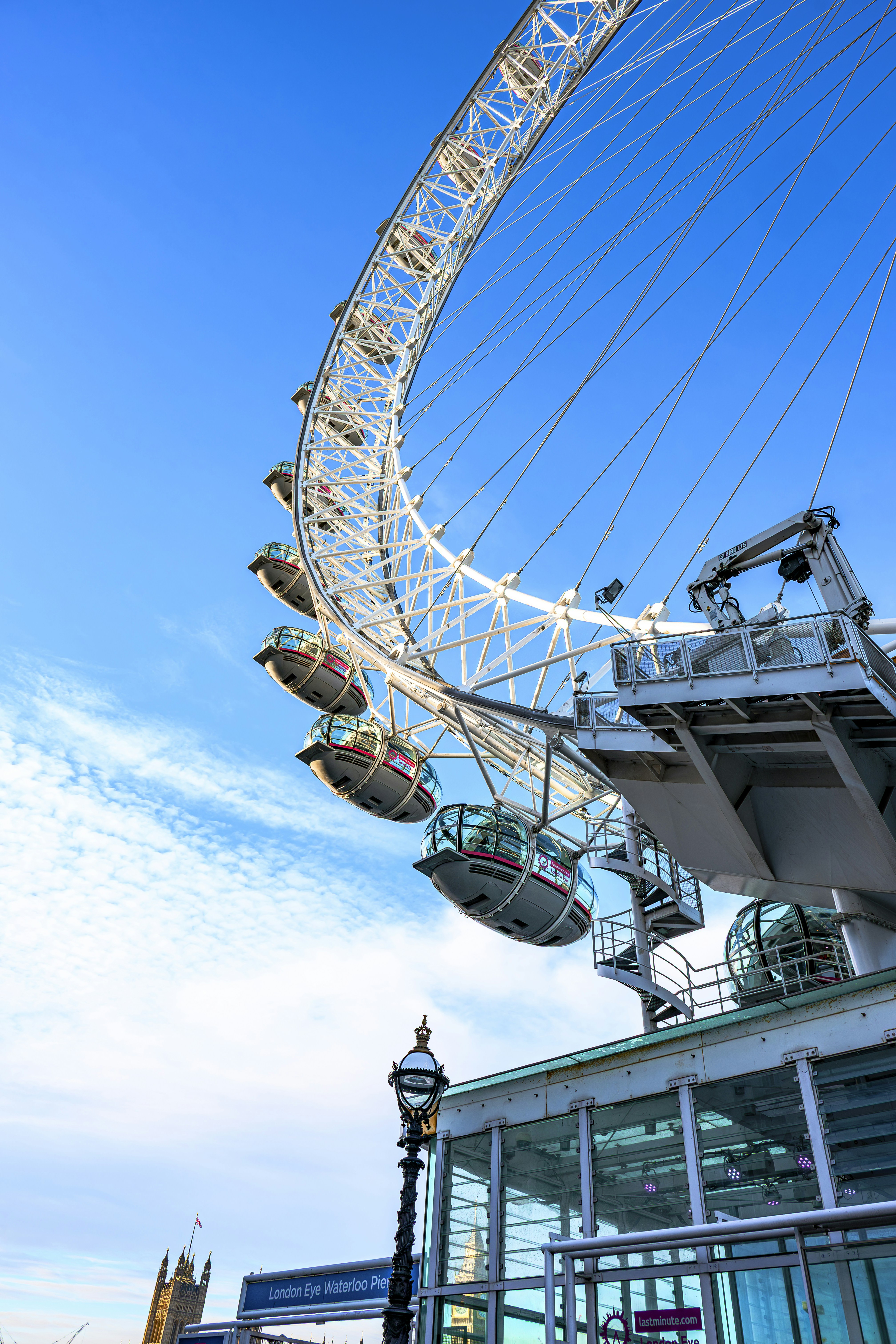 Ferris Wheel in the Sky: London Eye Rims against a Brisk Blue