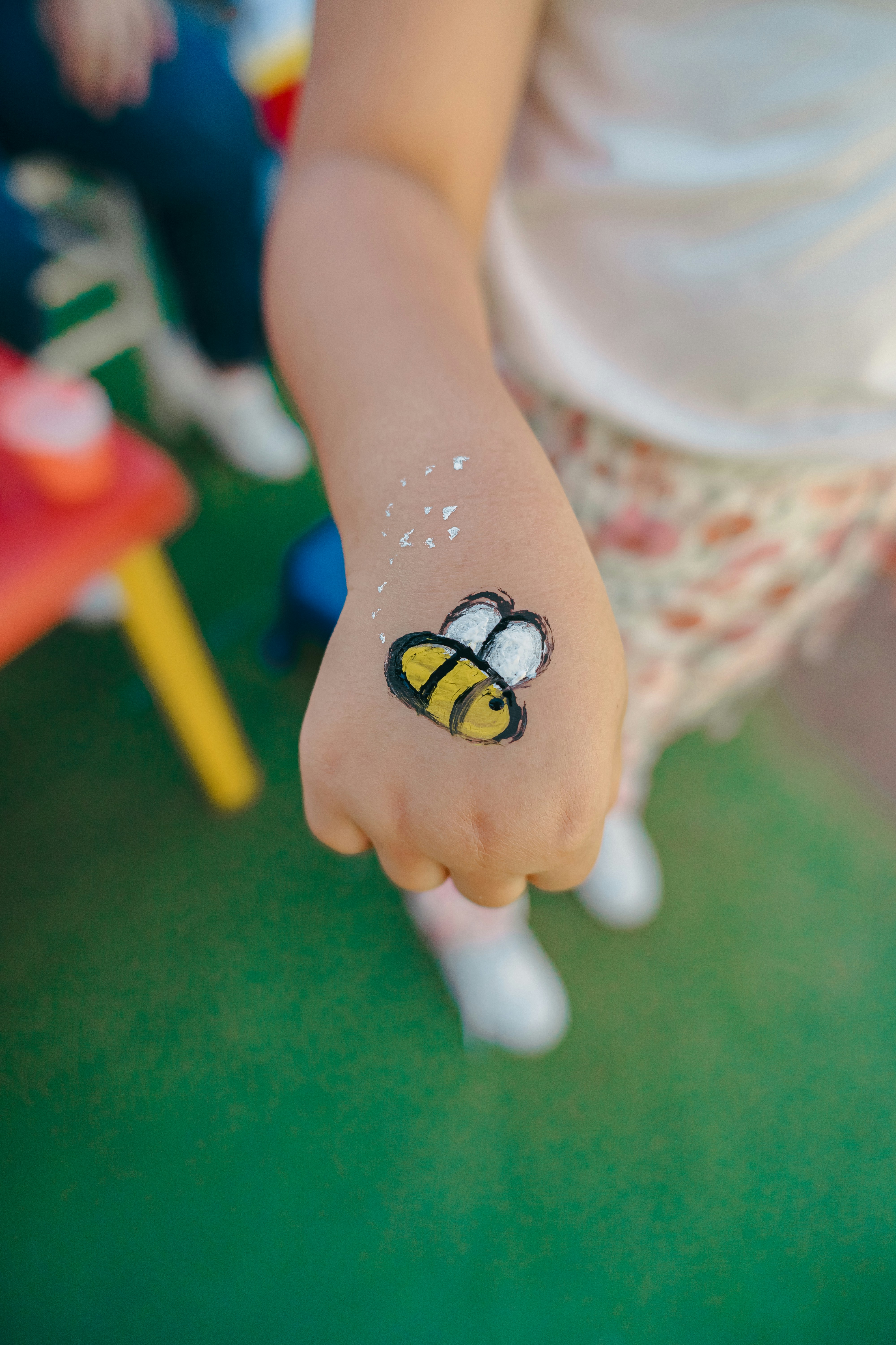 Bee on a hand: a tiny mural in motion