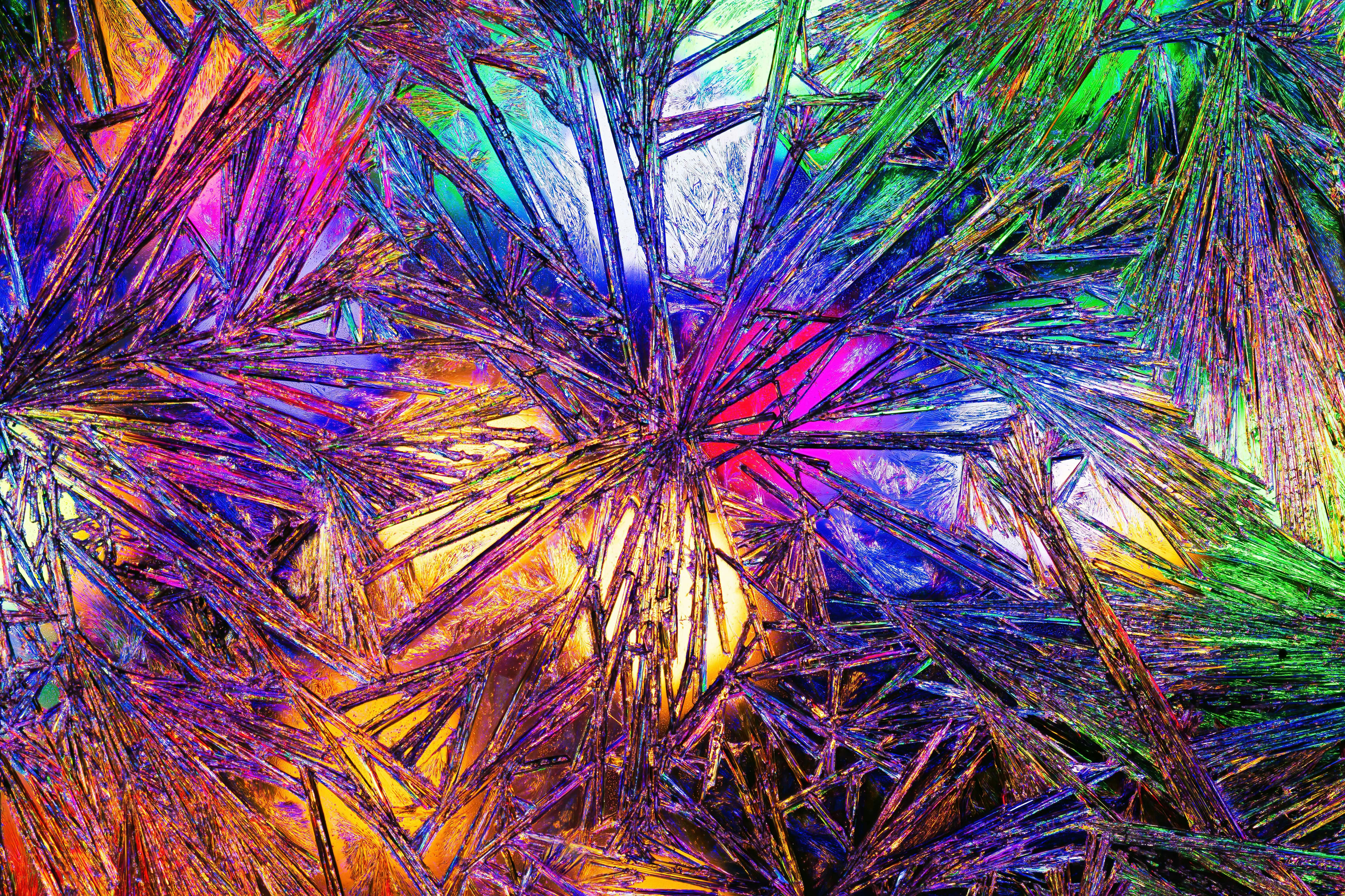 Iridescent Fractures: A Kaleidoscope of Crystalline Color