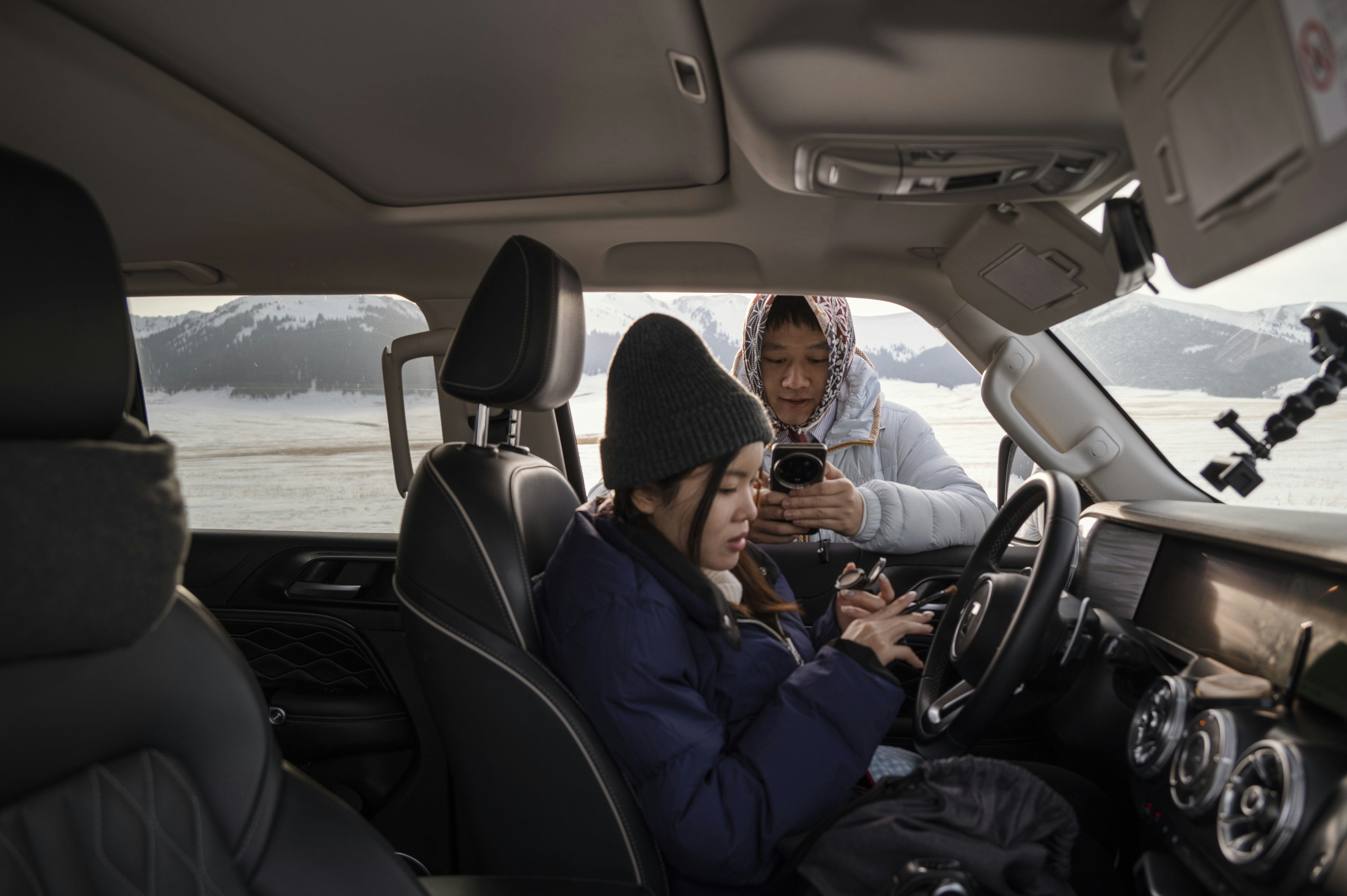 Winter Road Chat: A Moment of Connection Inside a Snowy Car