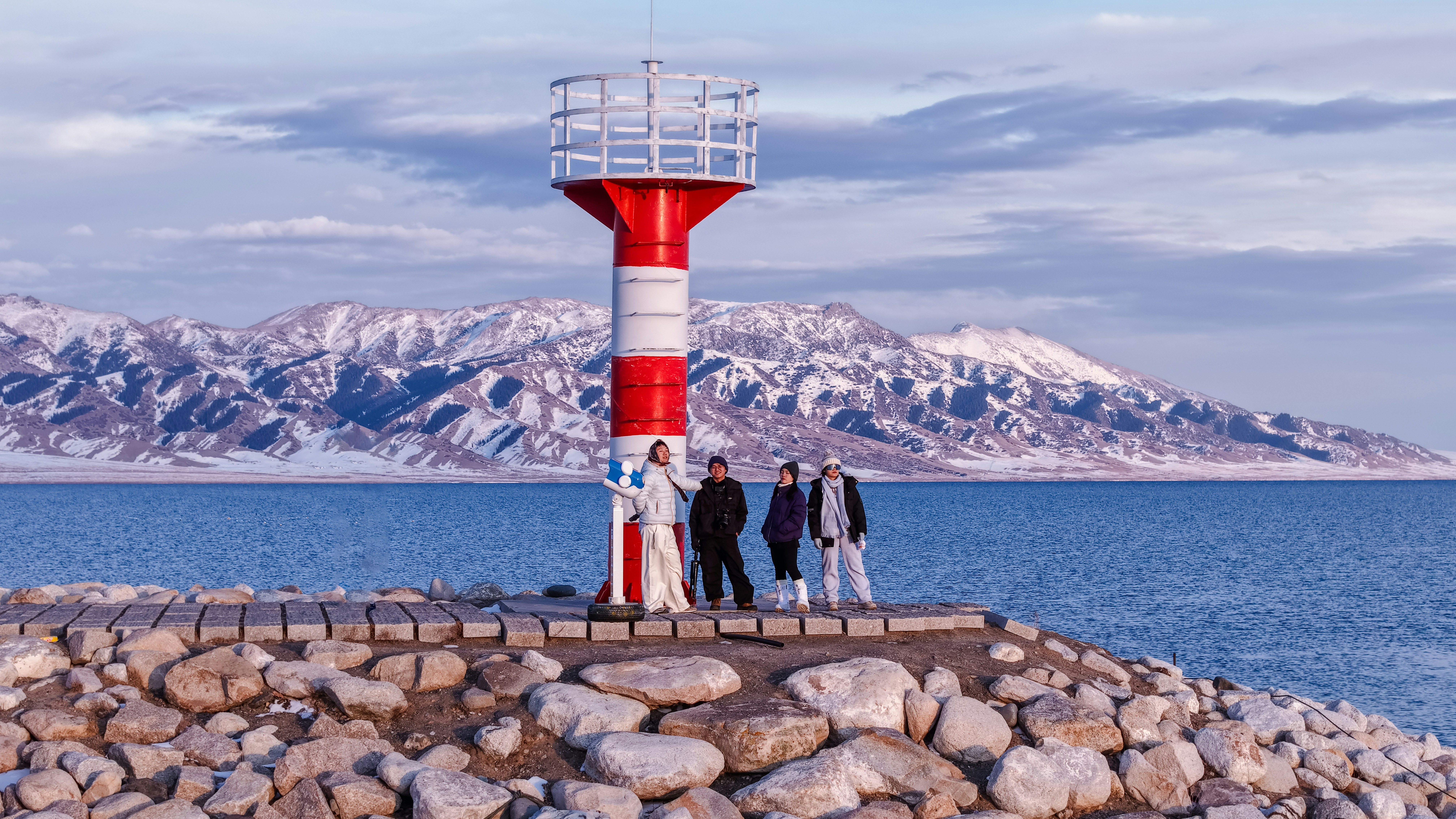 Red-and-white lighthouse sentinel at the breakwater