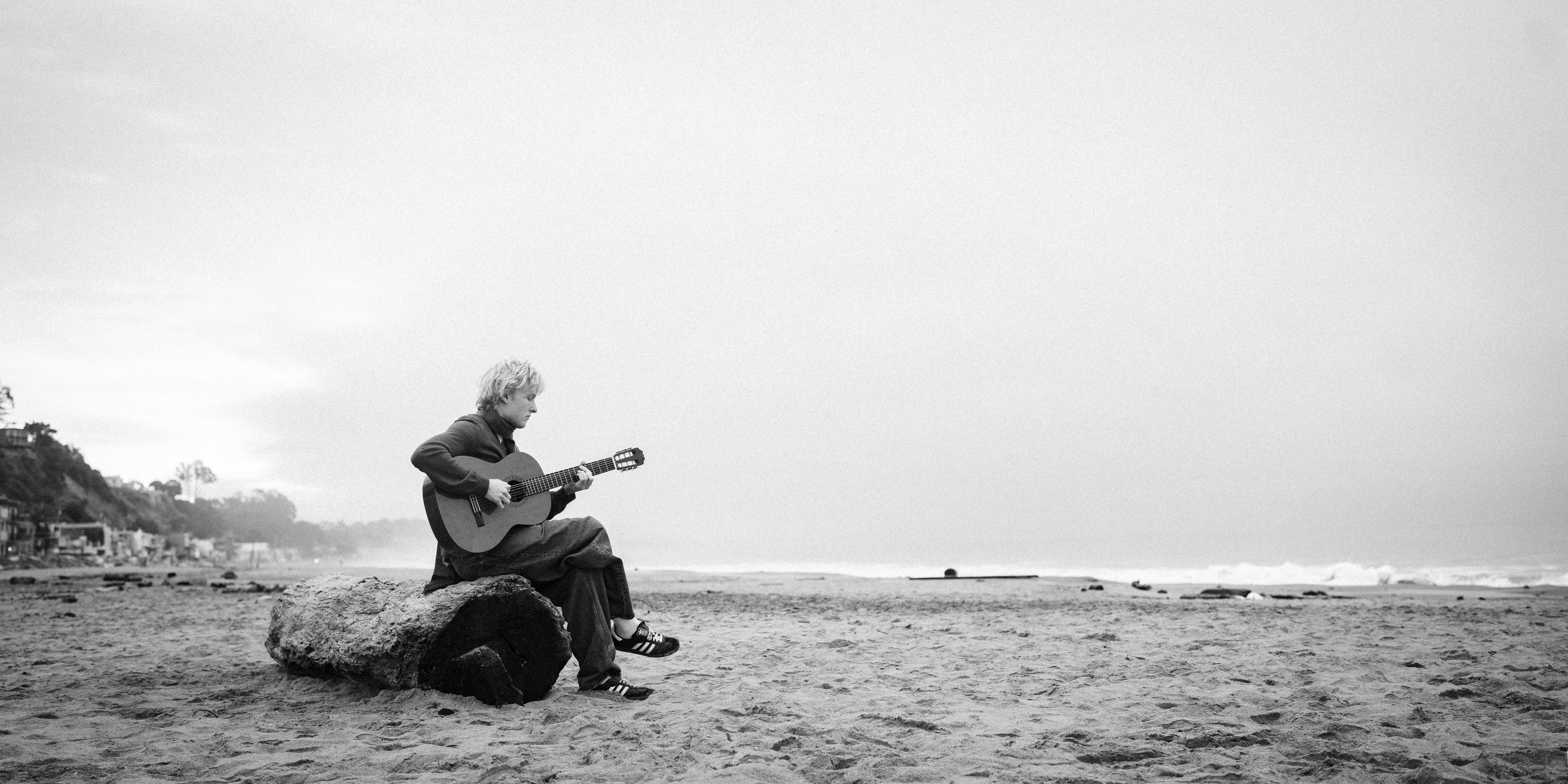 Solitary Guitar on a Misty Tide