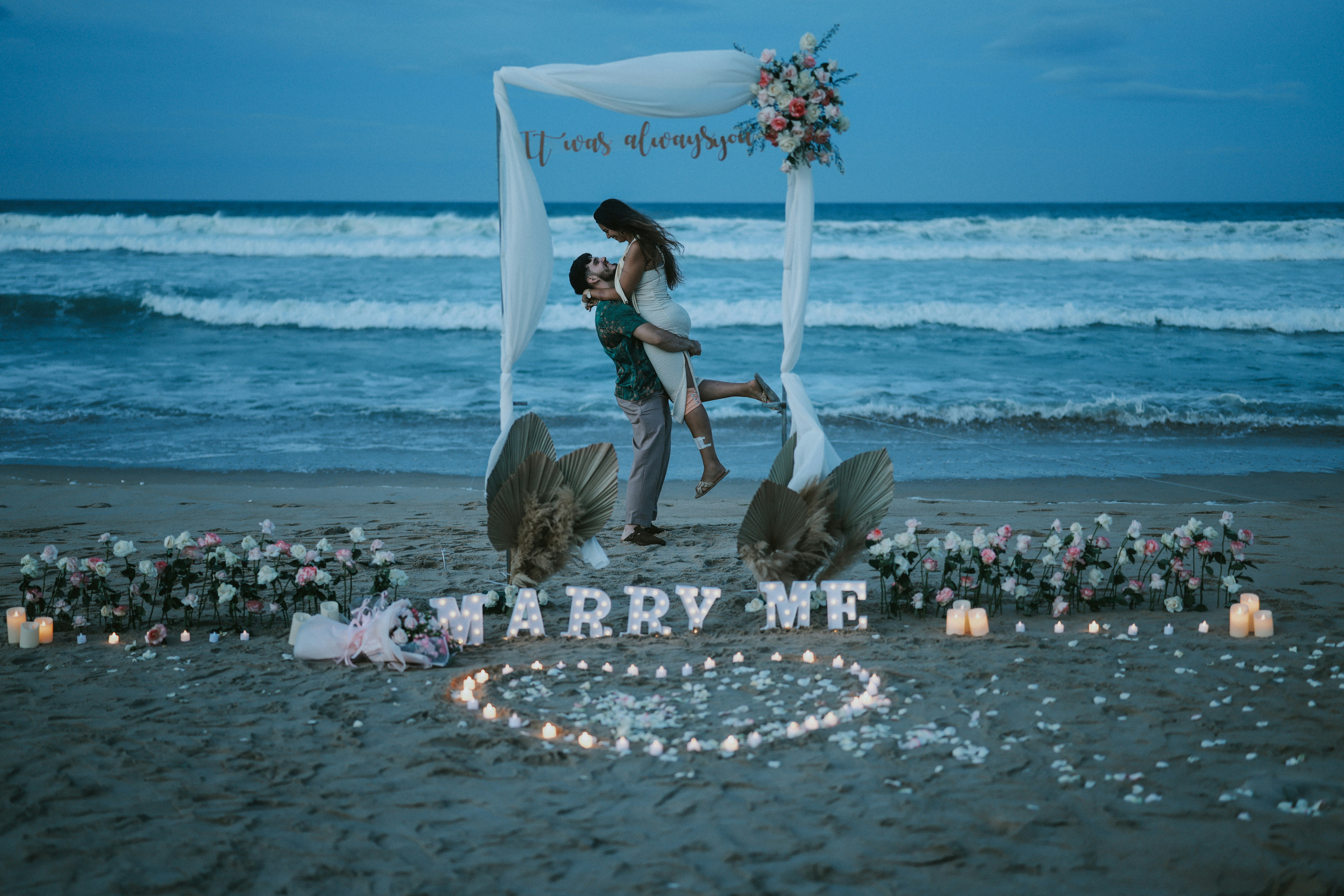Couple's beach proposal with "marry me" decorations photo – Free Beach ...