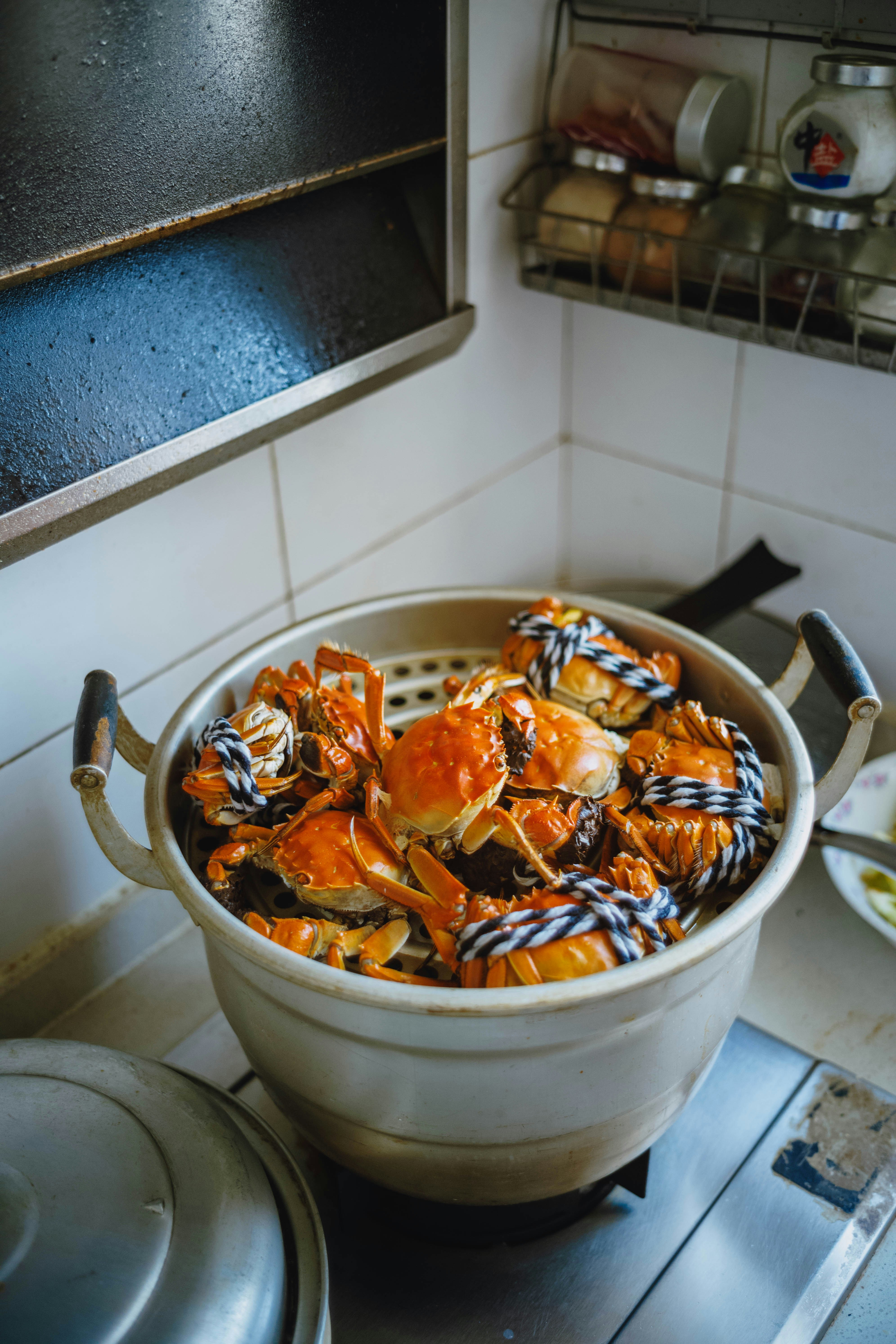 Steamed crabs tied with string in a pot photo – Free Kitchen Image on ...