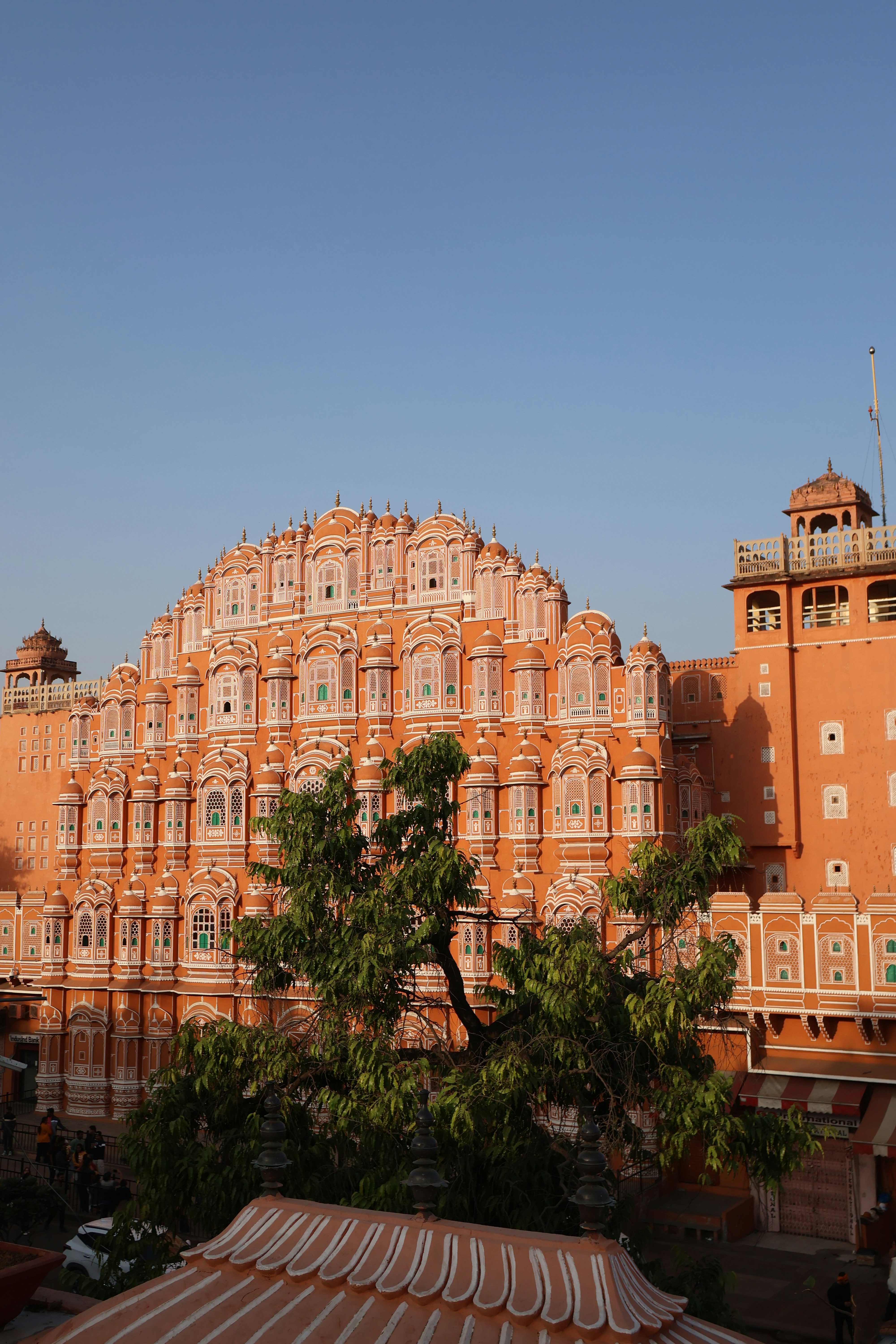 view of hawa mahal from front