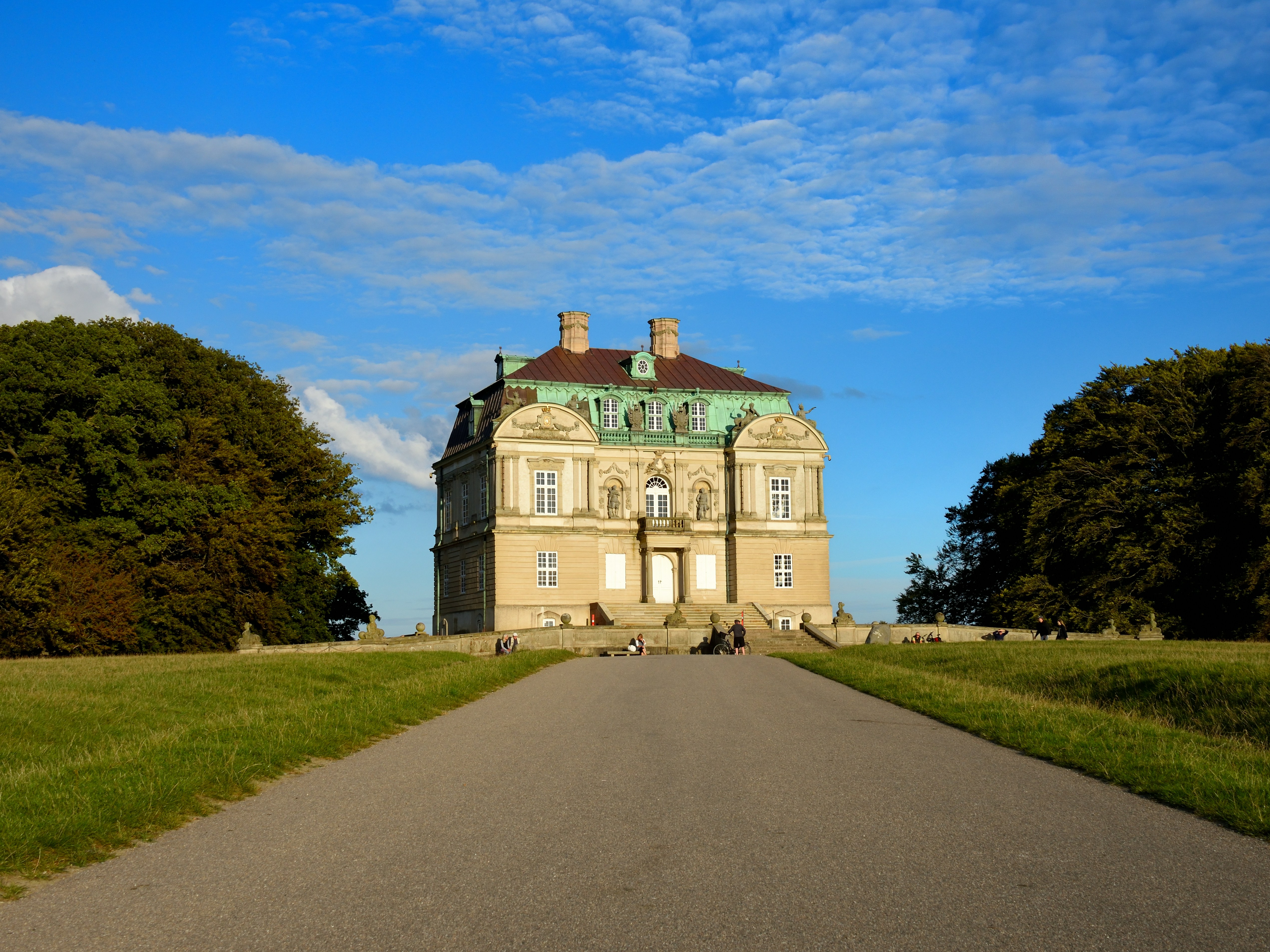 Granite manor at the end of the avenue