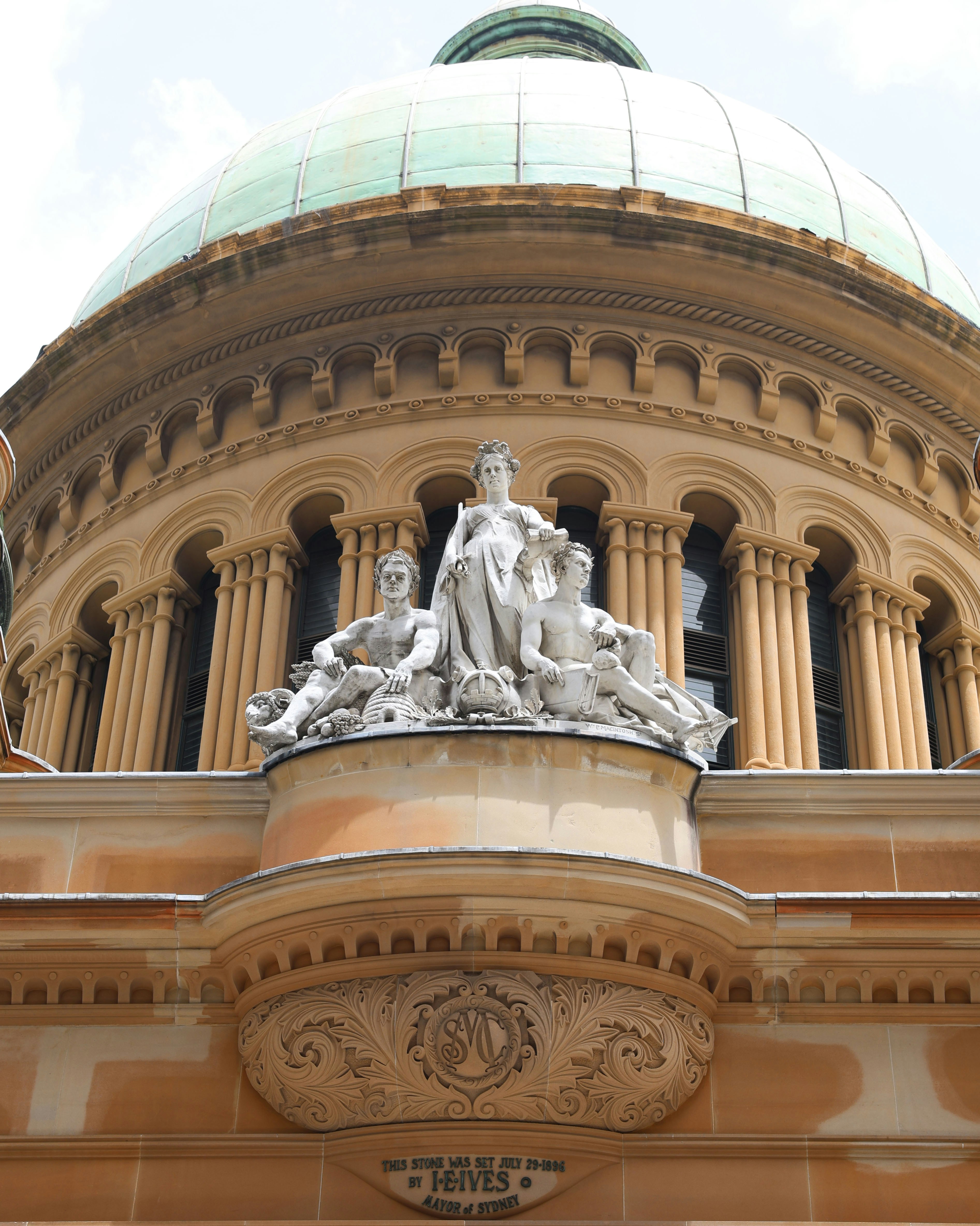 Sculpted Majesty Above the Entablature