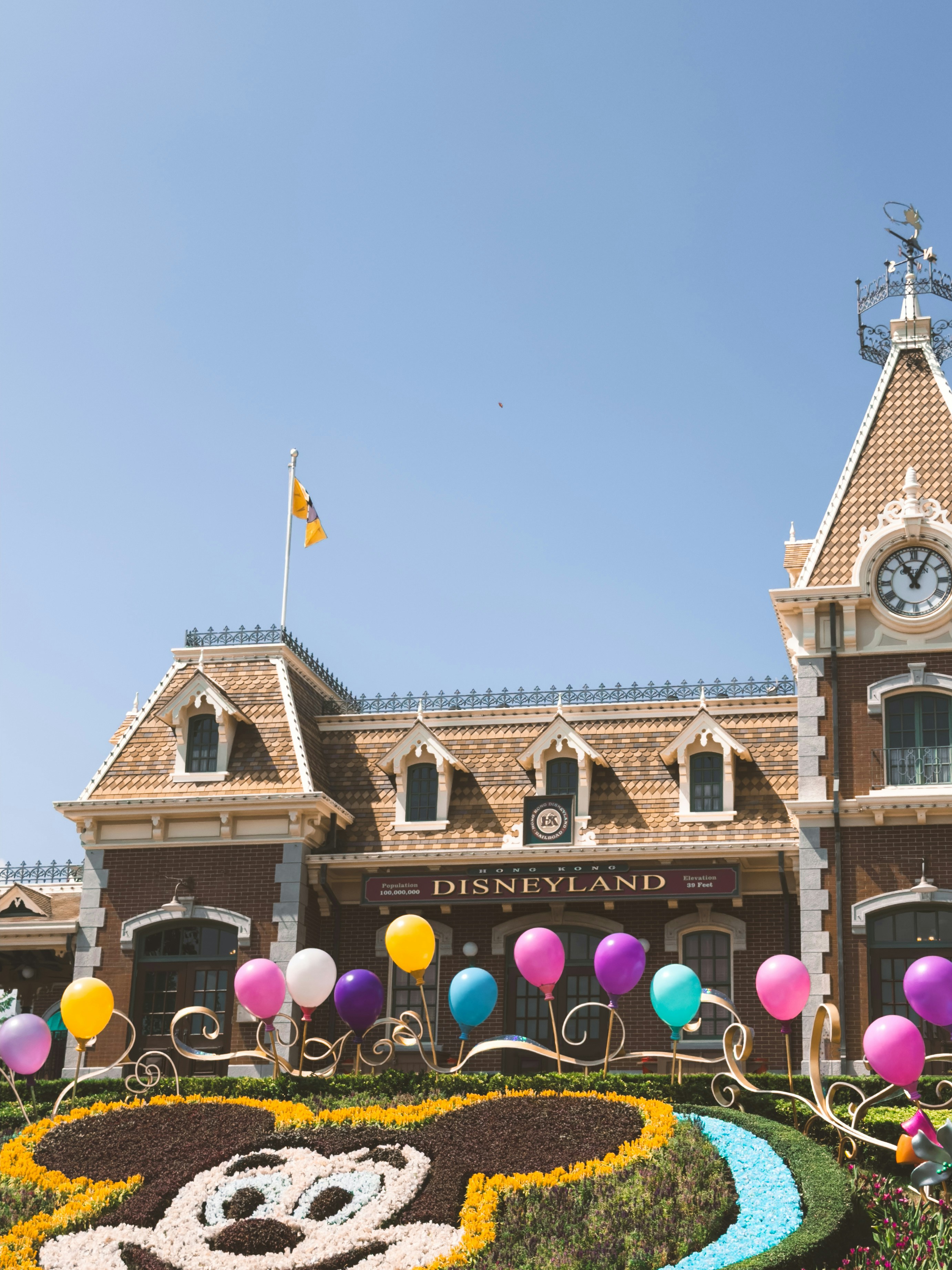 Disneyland Gatefront: Balloons and Floral Mickey at Peak Bloom