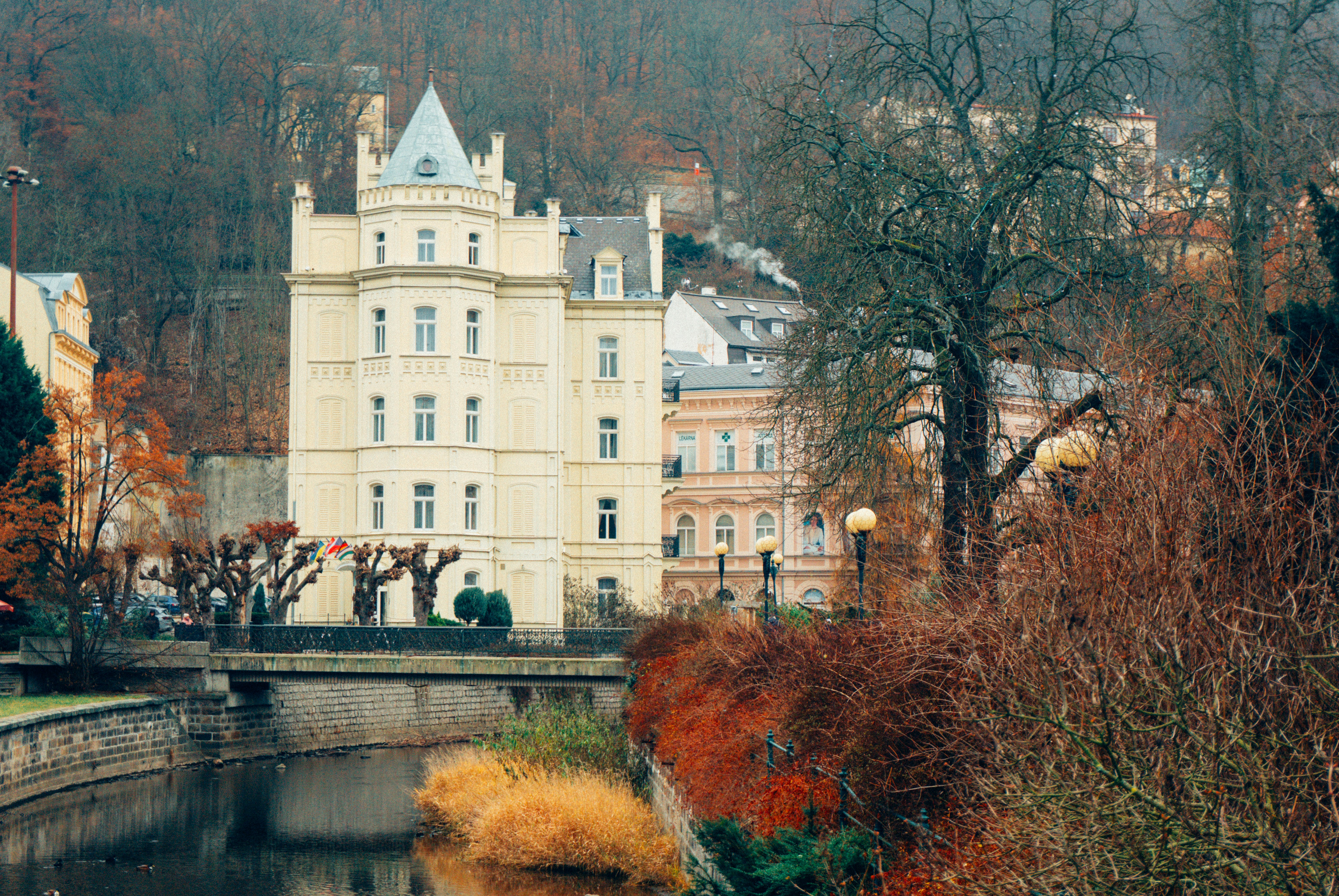 Castle on the Riverbank: Autumn Tones and Italianate Facades