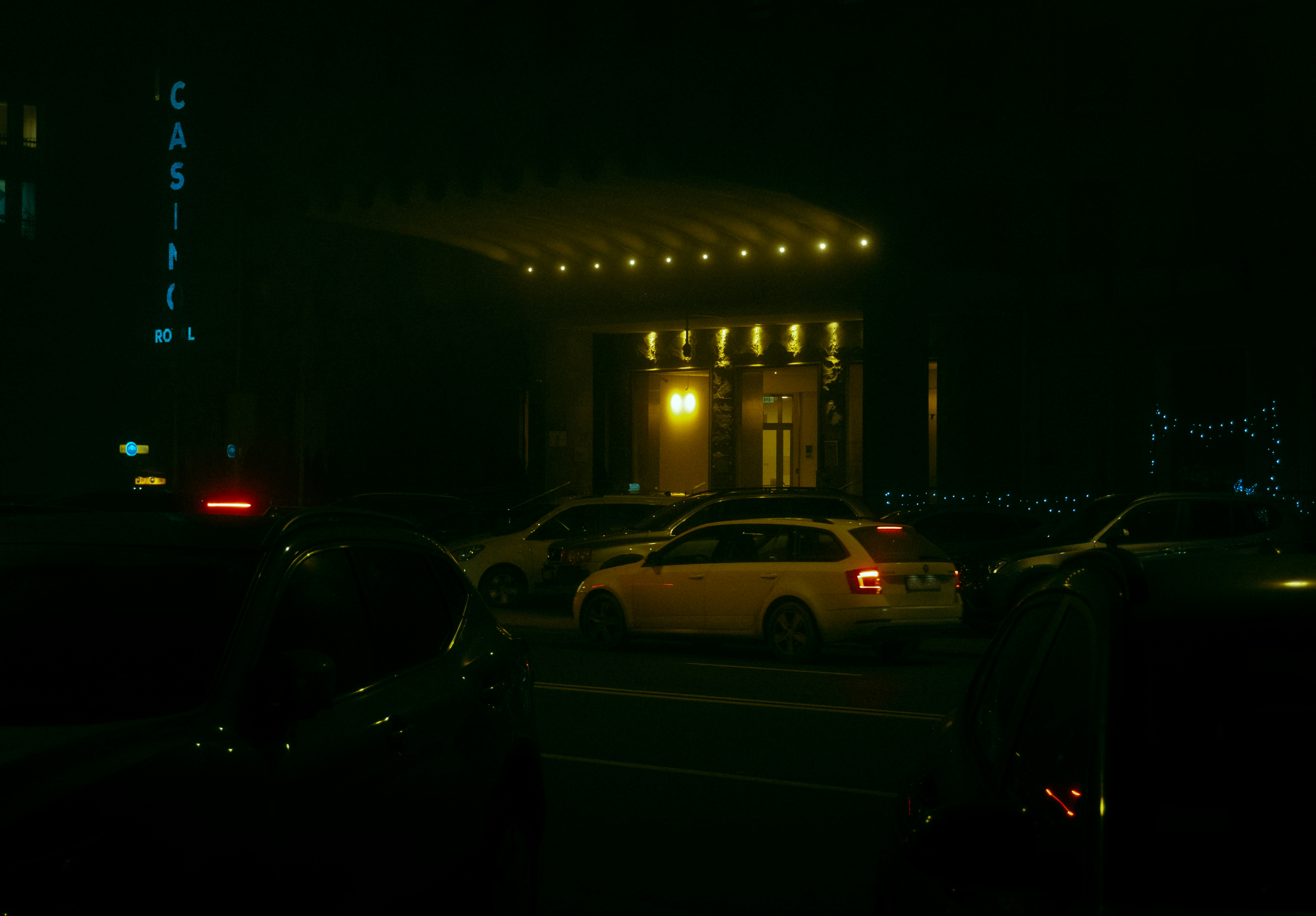 Night Lobby Glow: Neon Casita in the Street