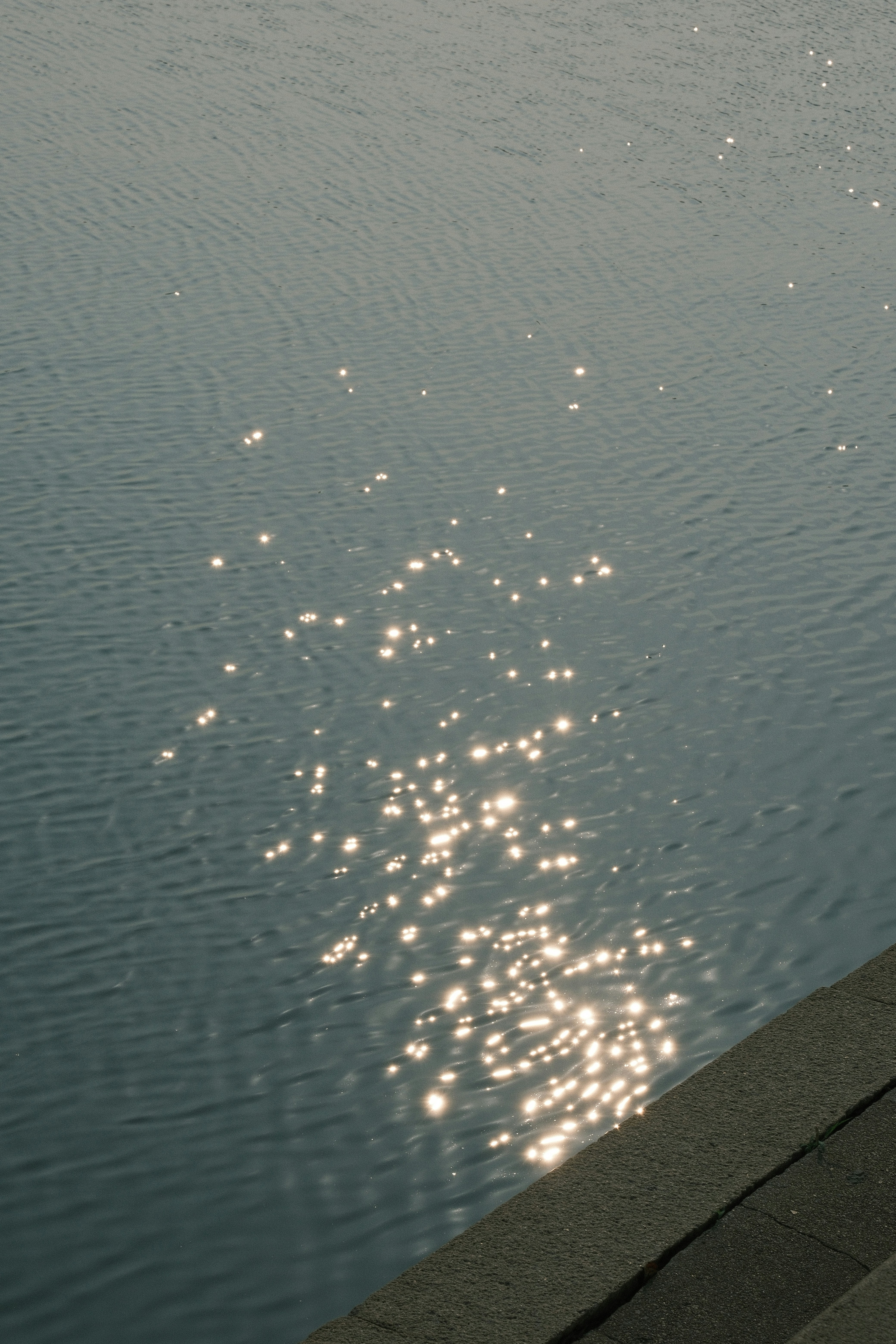 Sunlight glinting on rippling blue water surface. photo – Free Nature ...