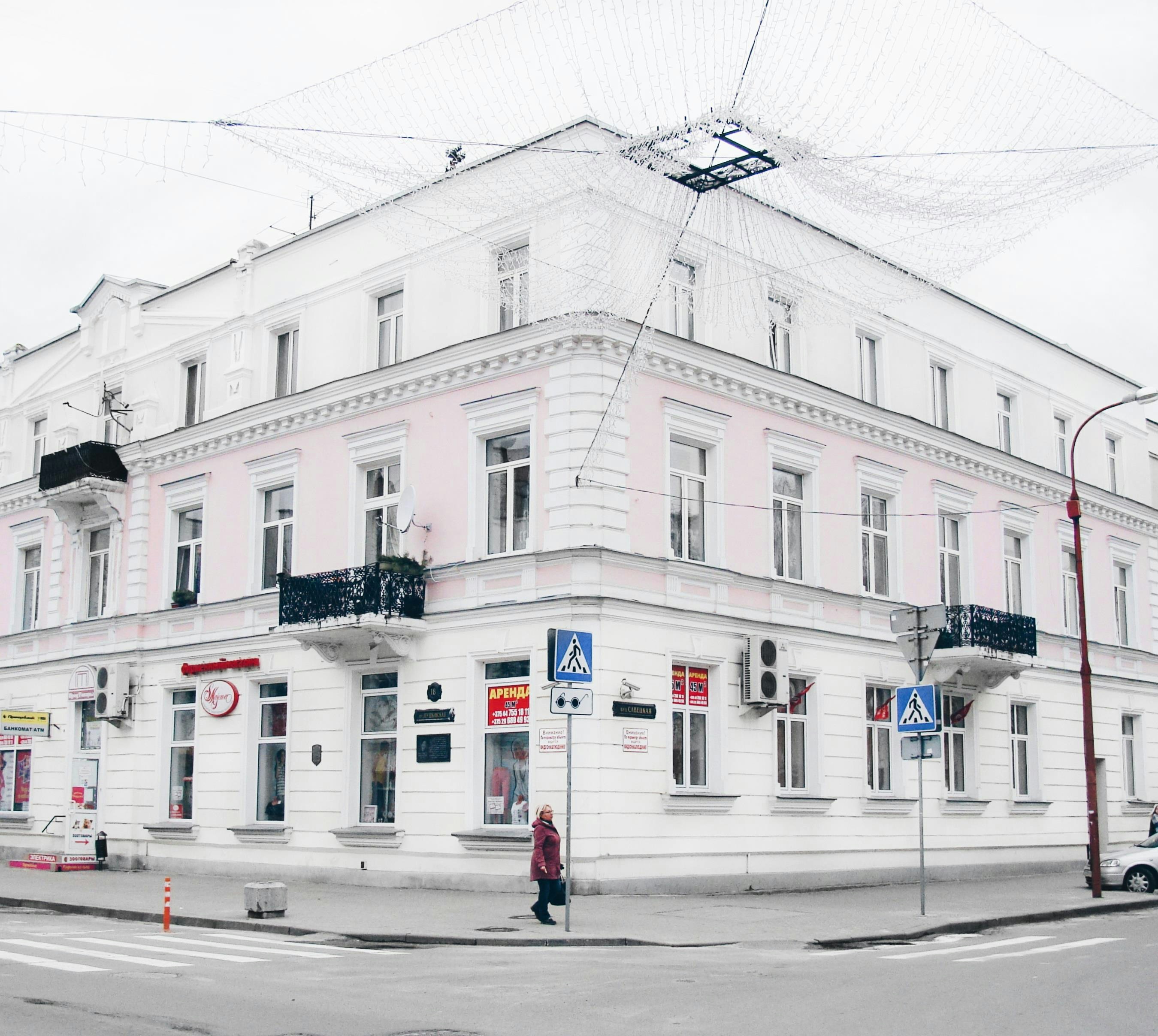 Corner Facade with Pedestrian Crossing Under Seasonal Light