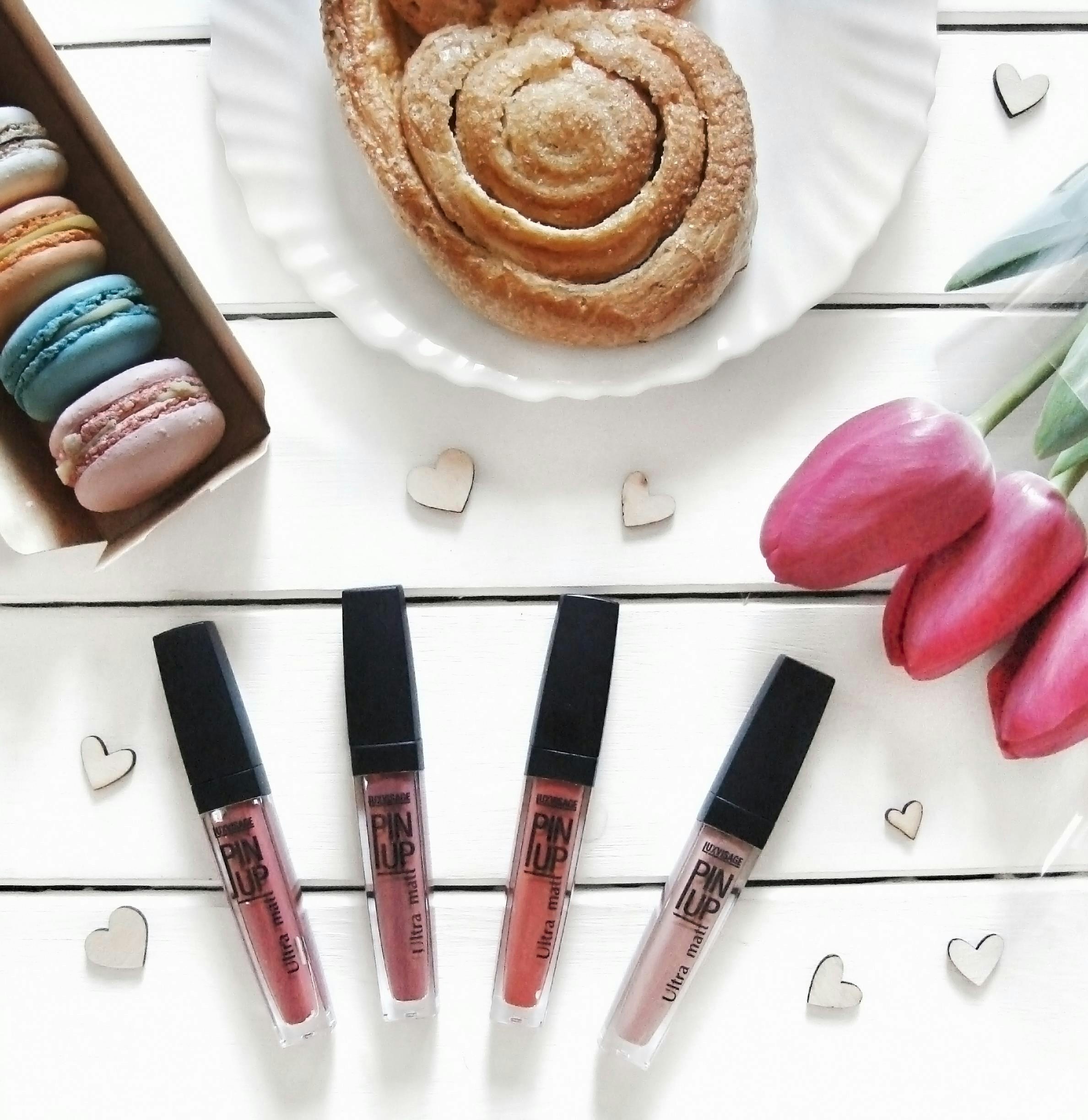 Sweet Focus: Cinnamon Roll Centered Between Pastel Macarons and Tulips