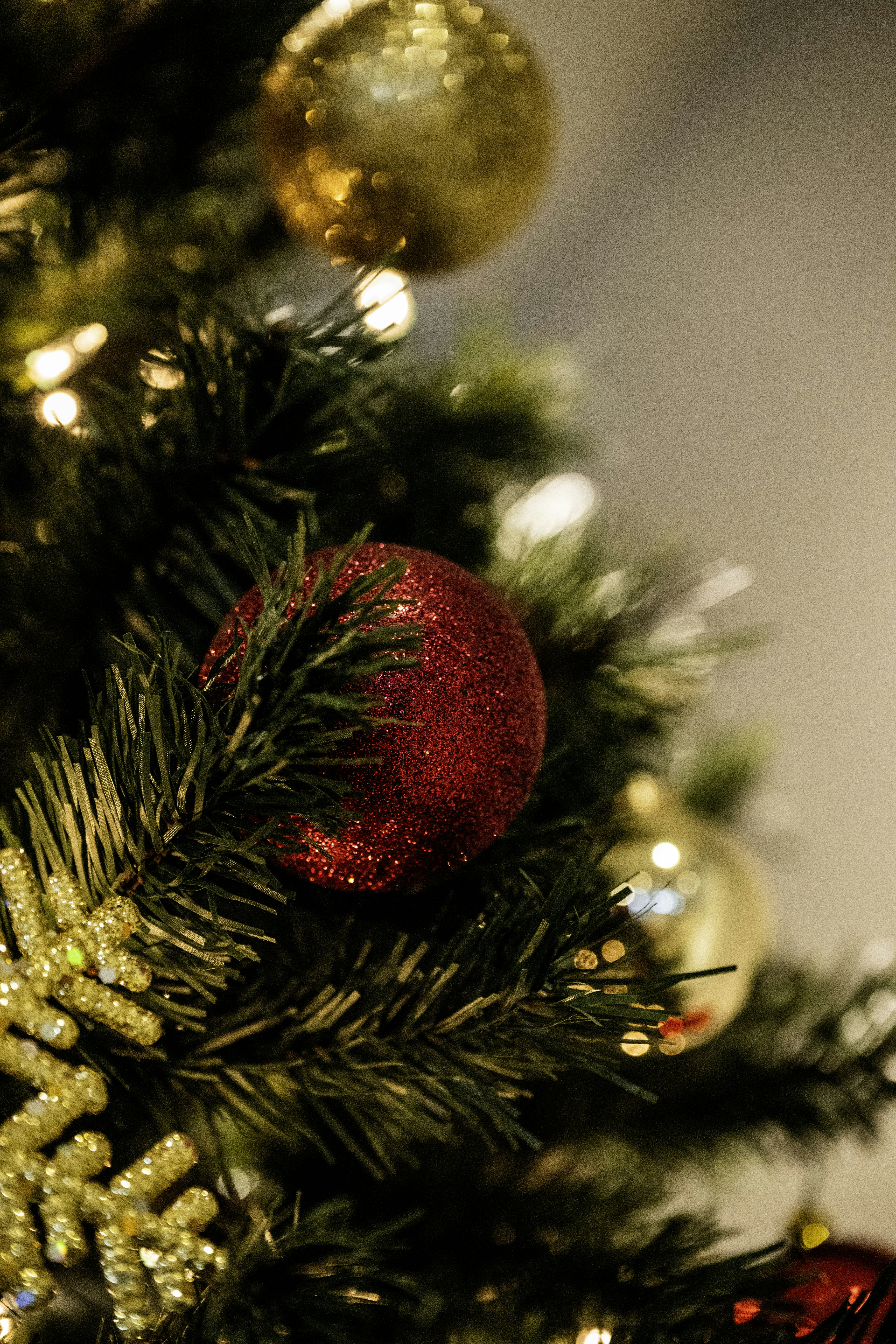 Onaments on a christmas tree