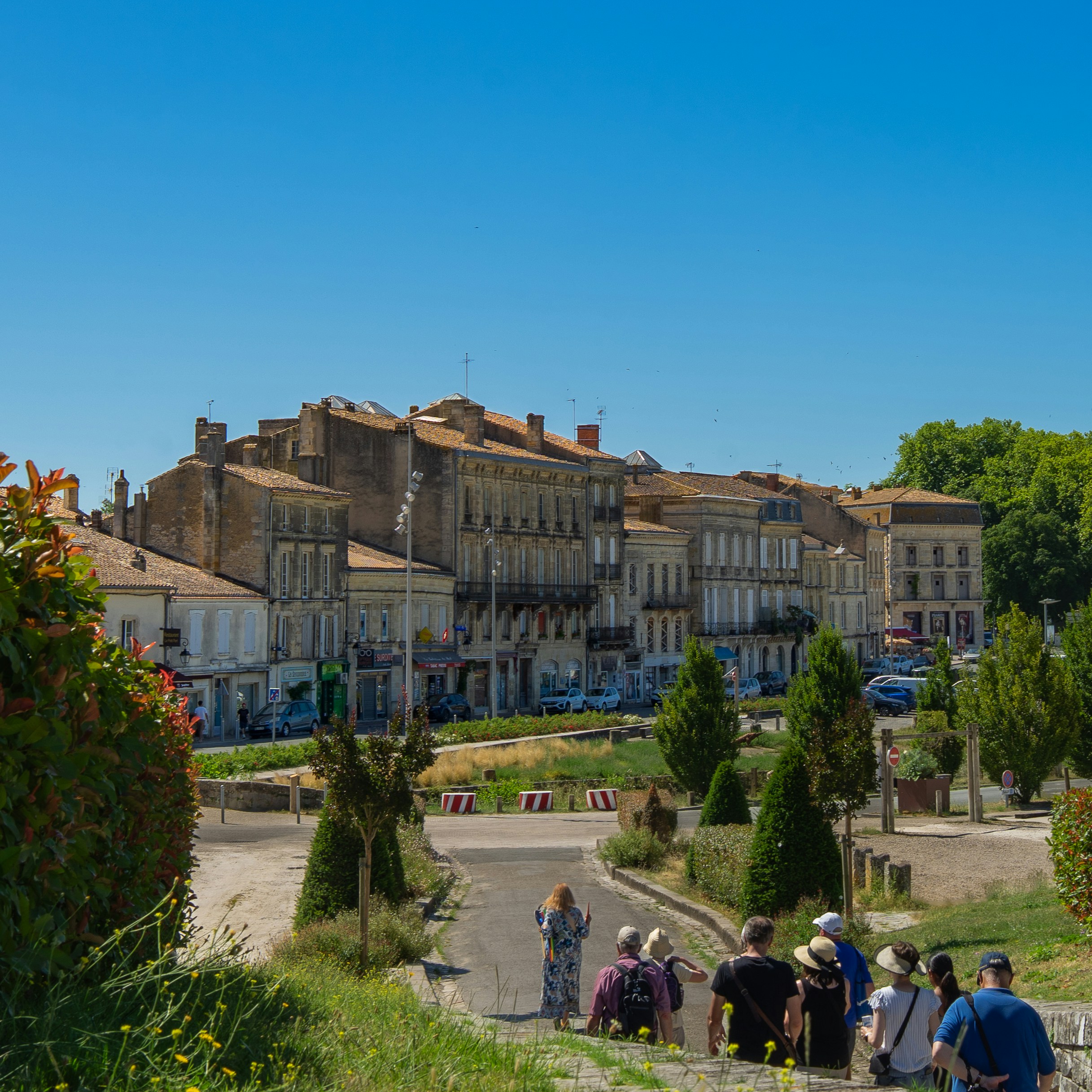 Sunlit Square and Historic Facades from a Lively Street