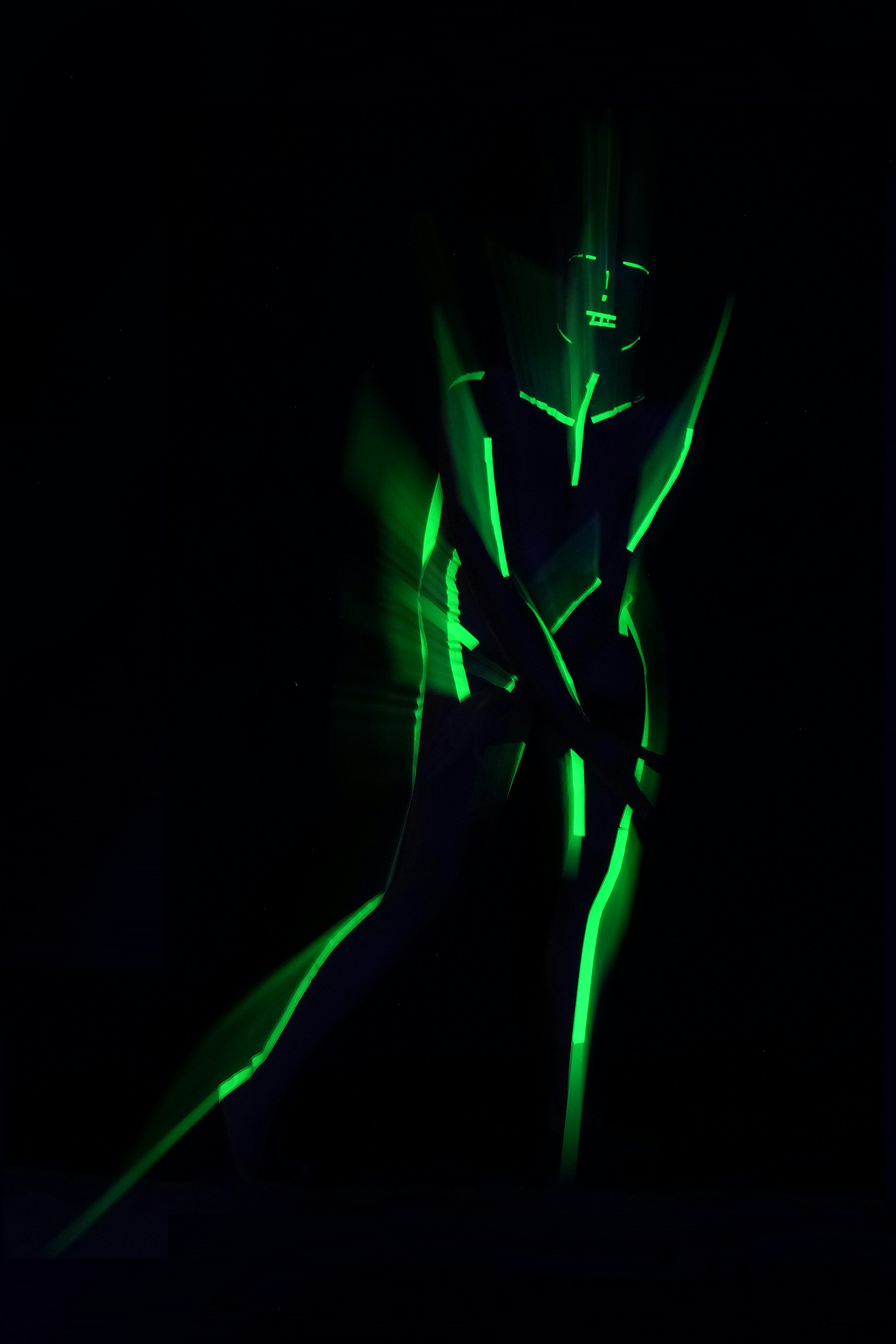Femme dessinée en lumière vert néon sur fond noir. photo – Image ...