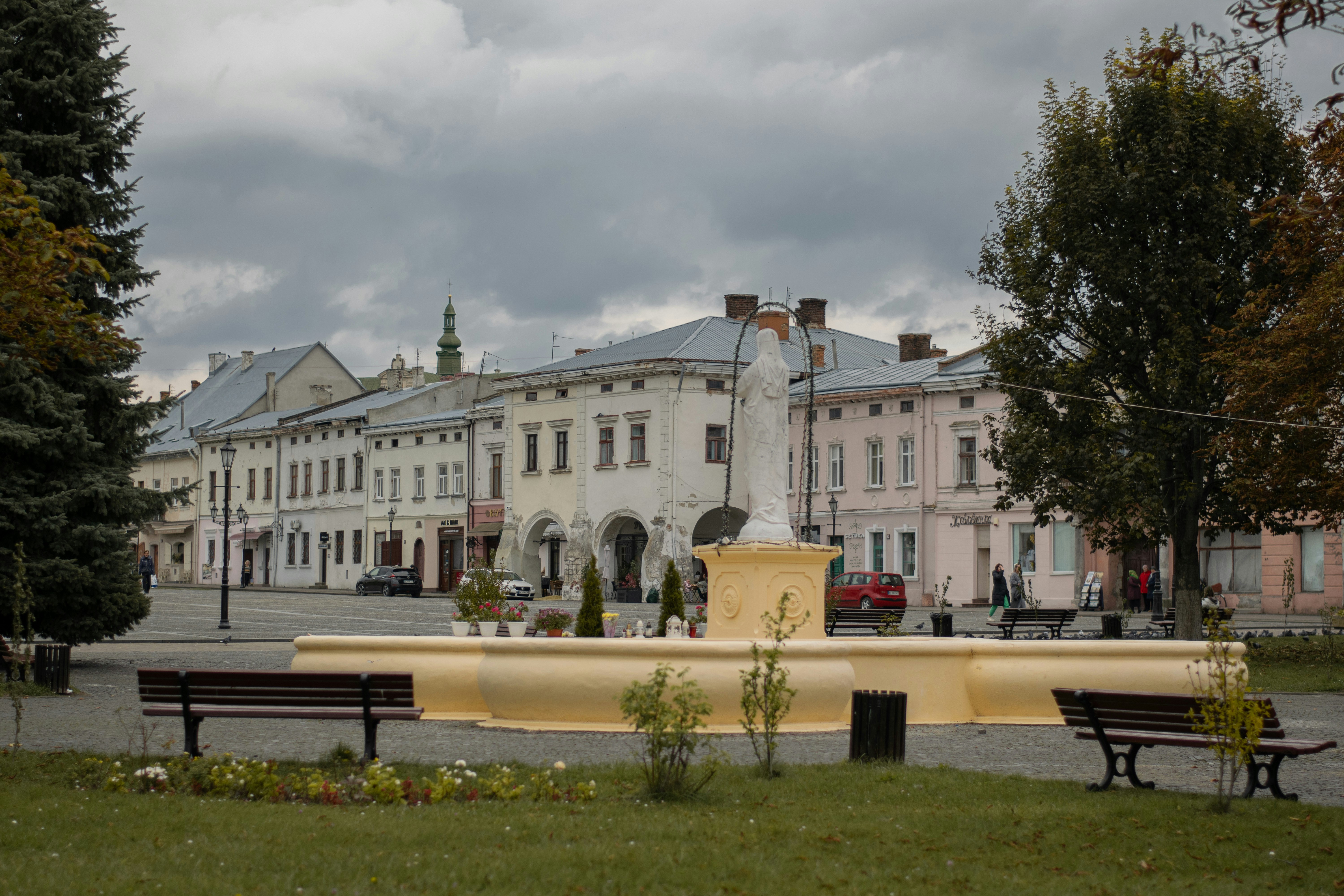 Monumental Square: A Quiet Power in a Historic City