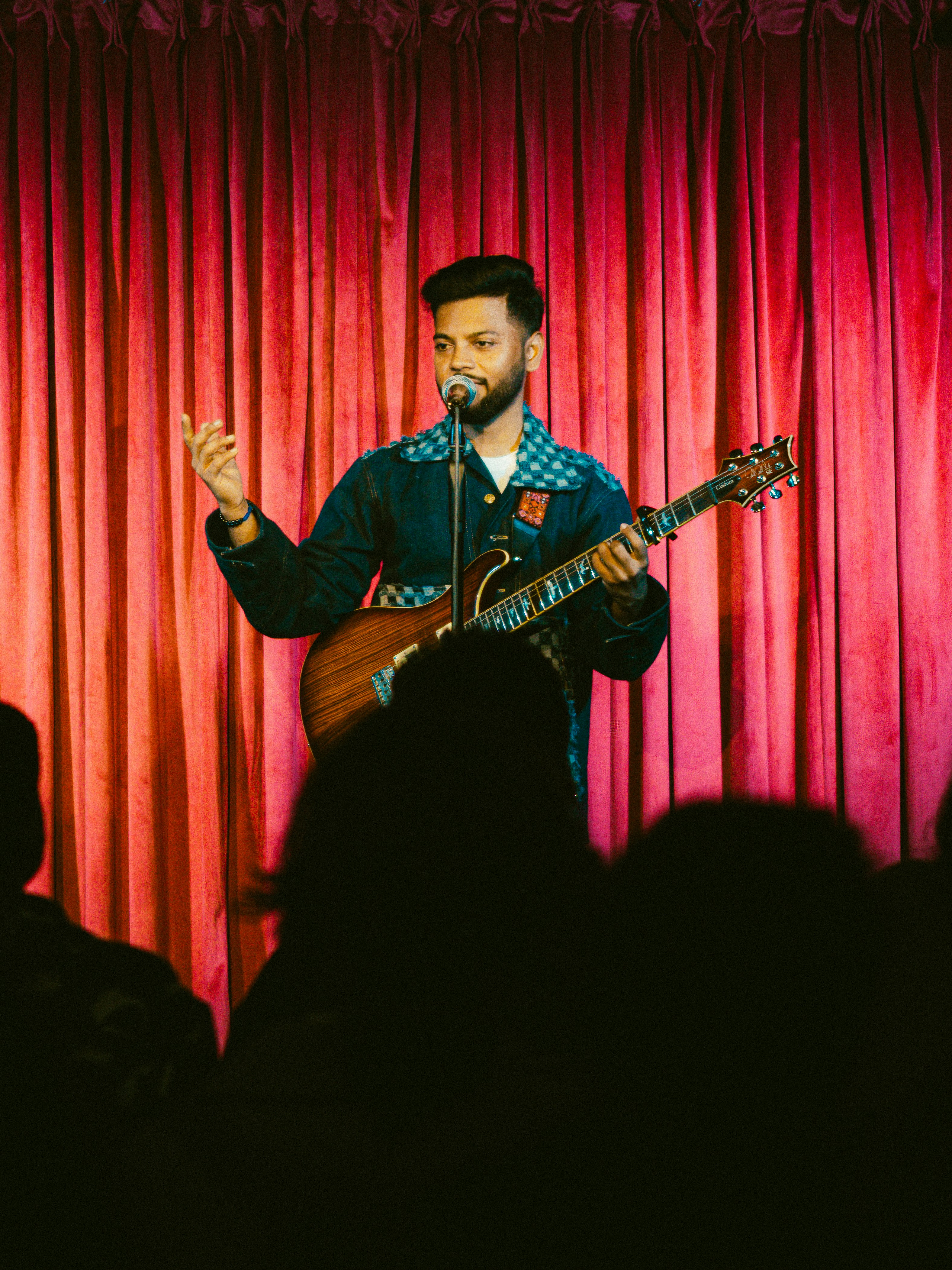 Mid‑Set Intimacy: Onstage with Acoustic Pulse