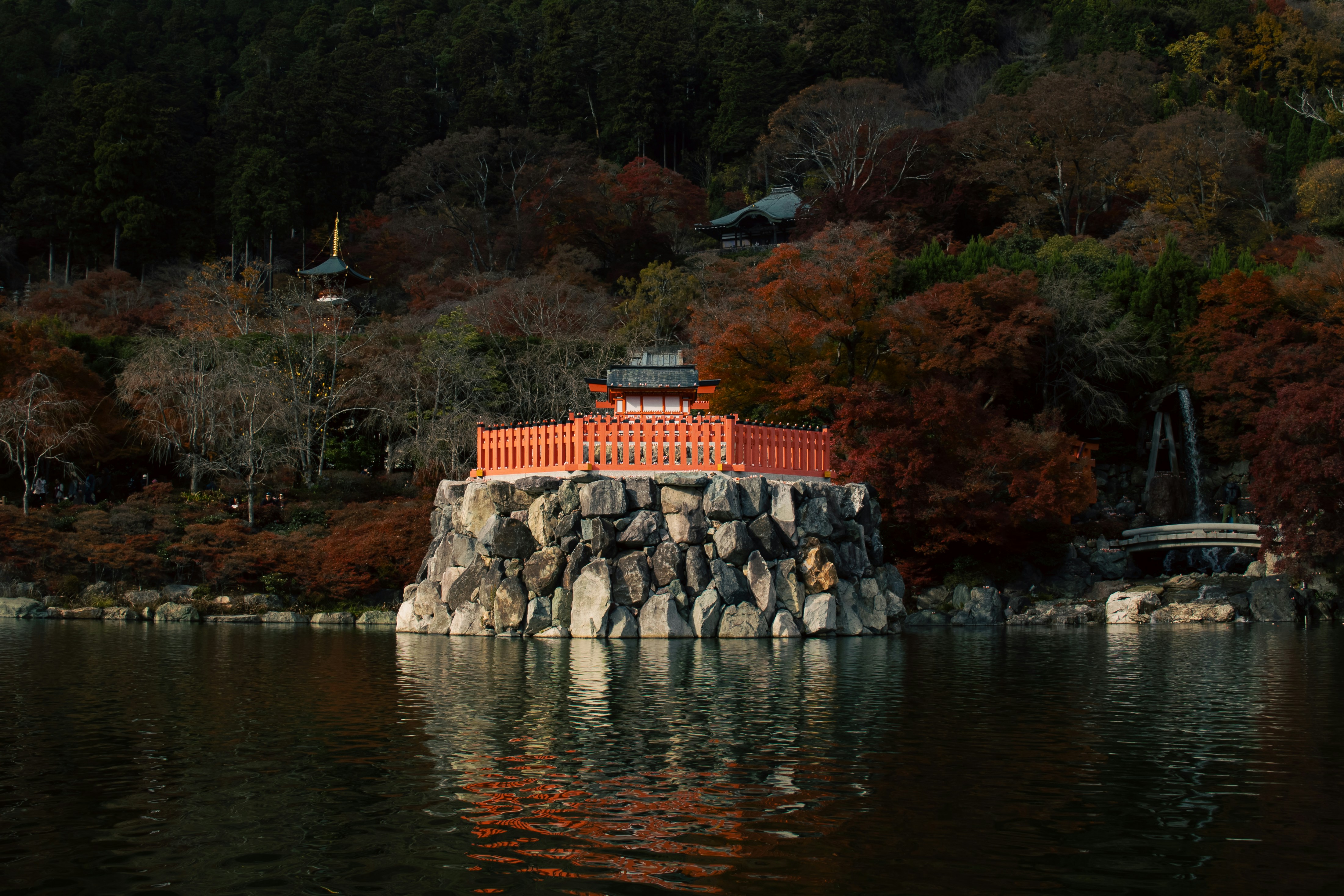 Autumnon the Island Gate: A Scarlet Pavilion Rise