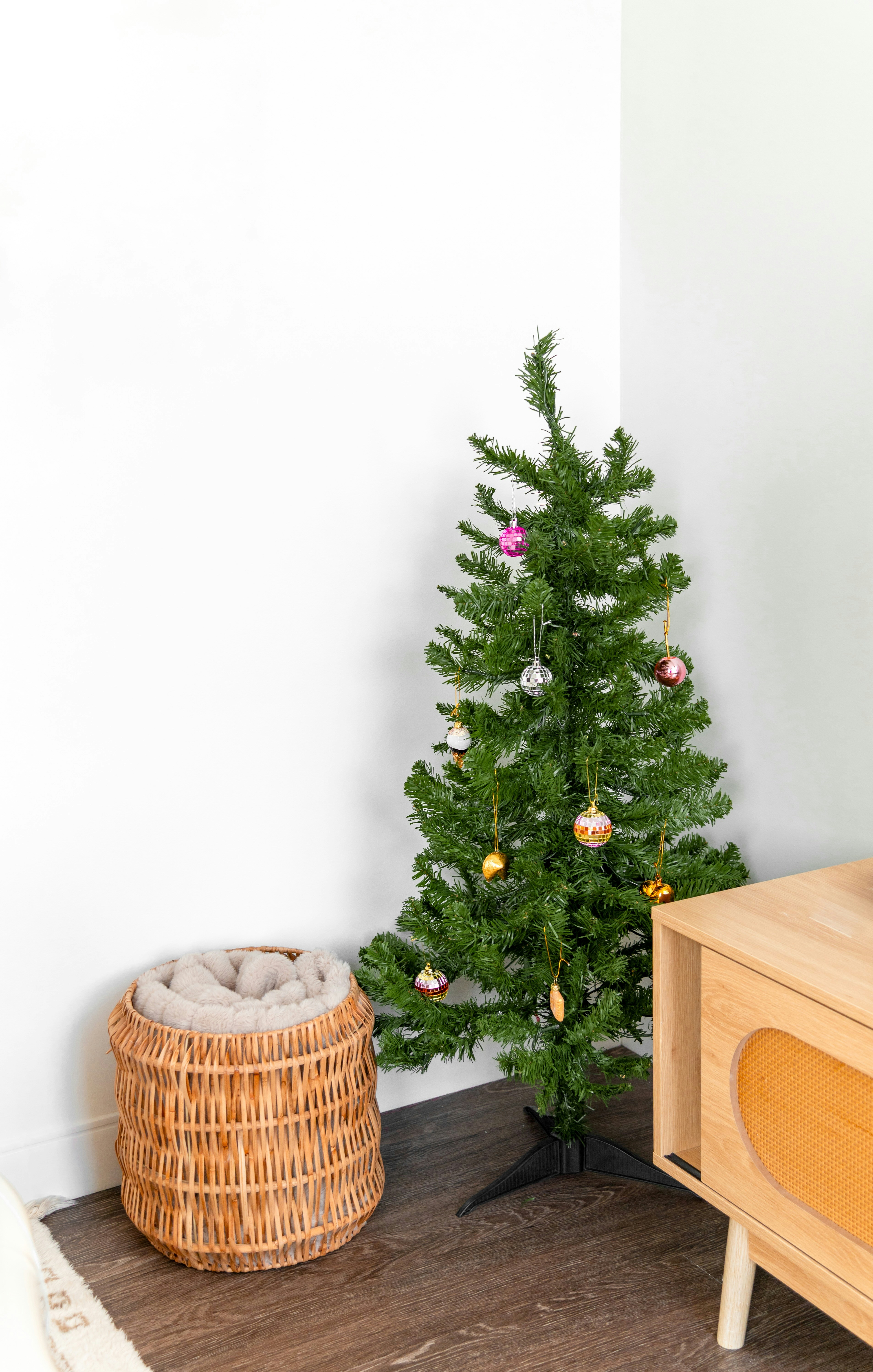Small decorated christmas tree in a corner. photo – Free Interior Image ...