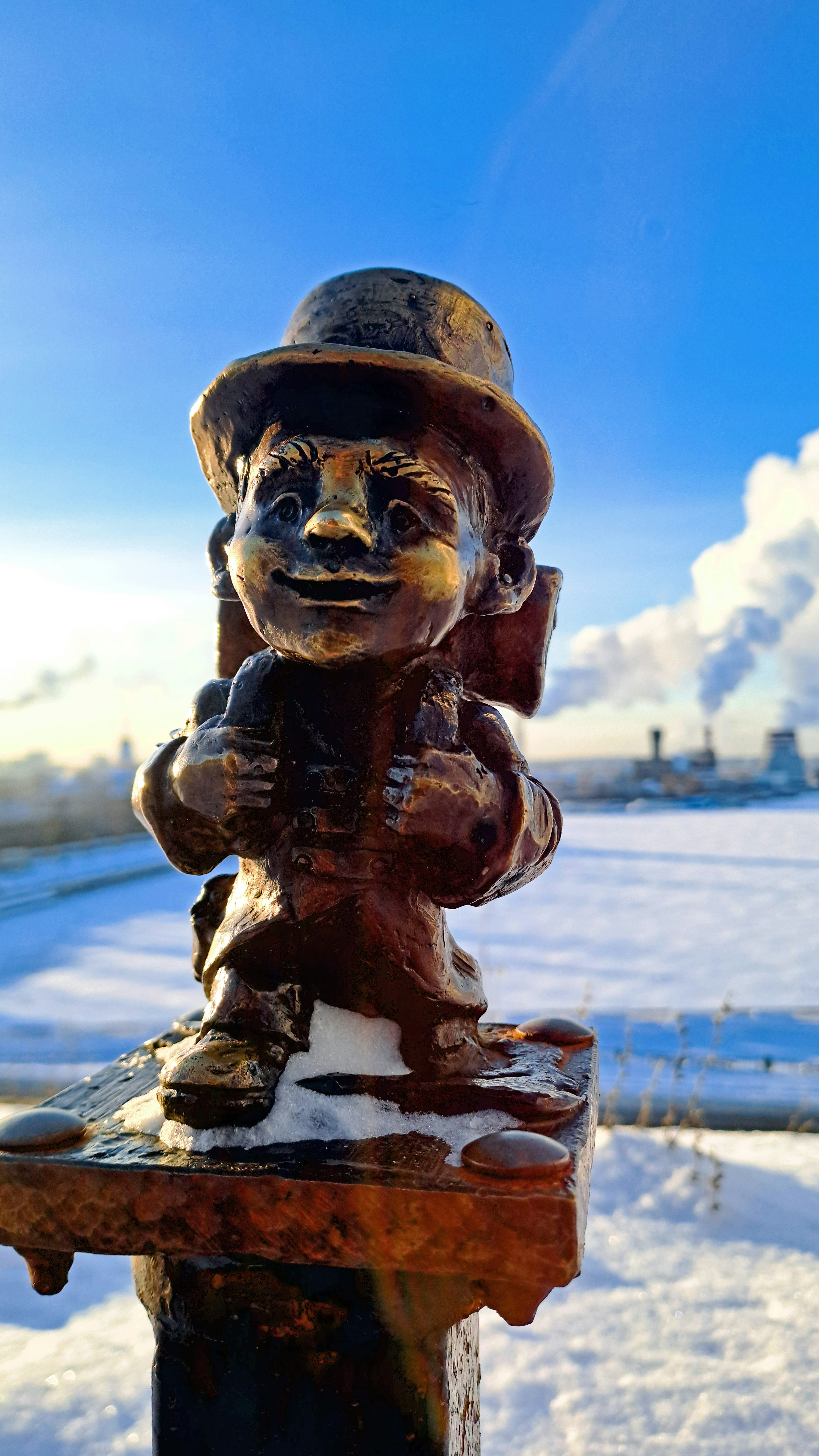 A sculpture of the Izhick, the mascot of the capital of Udmurtia, a boy wearing a caftan. The "Izhick the Tourist" has appeared near the Rotunda of the Gorky Summer Garden.