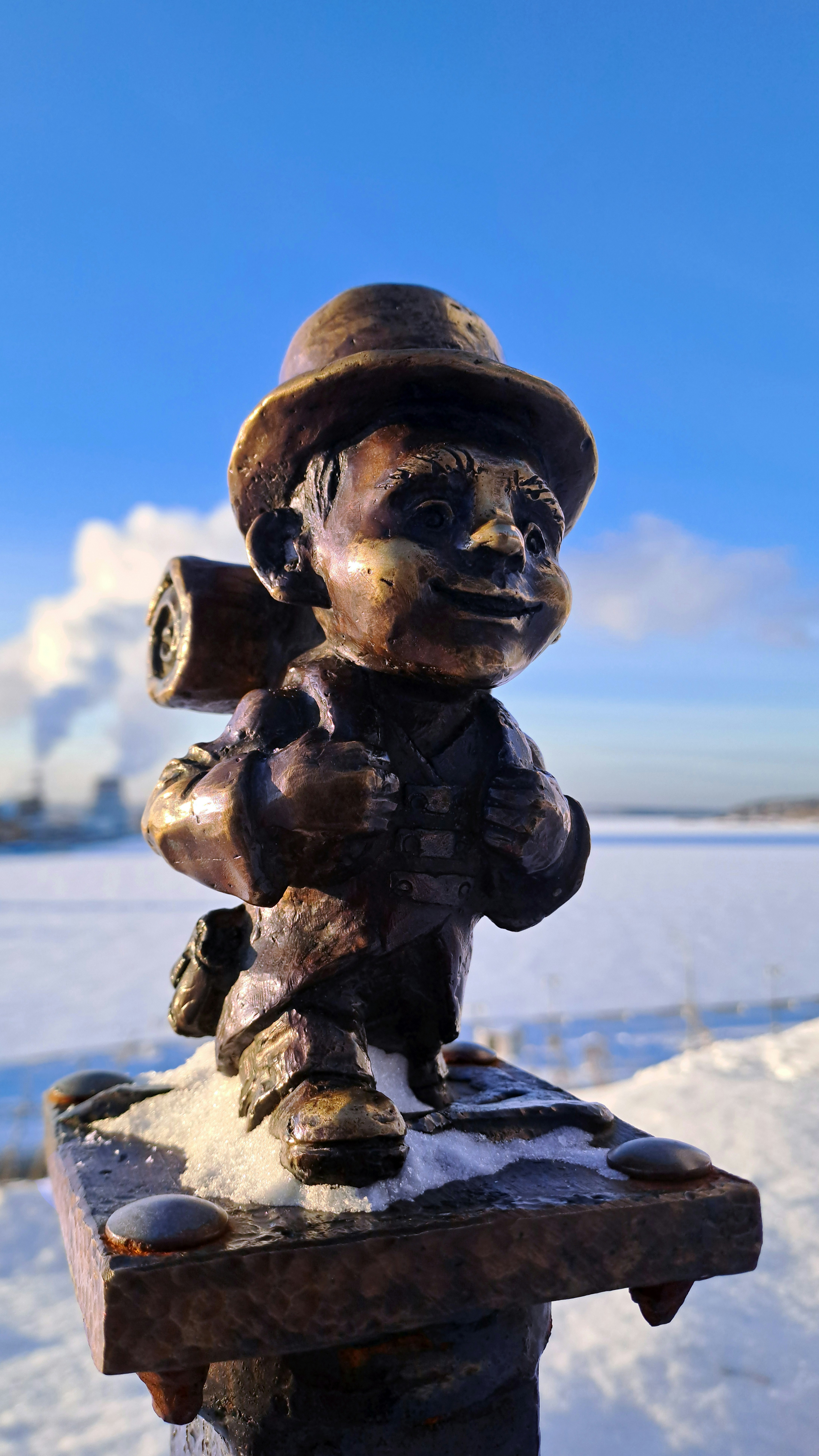 A sculpture of the Izhick, the mascot of the capital of Udmurtia, a boy wearing a caftan. The "Izhick the Tourist" has appeared near the Rotunda of the Gorky Summer Garden.