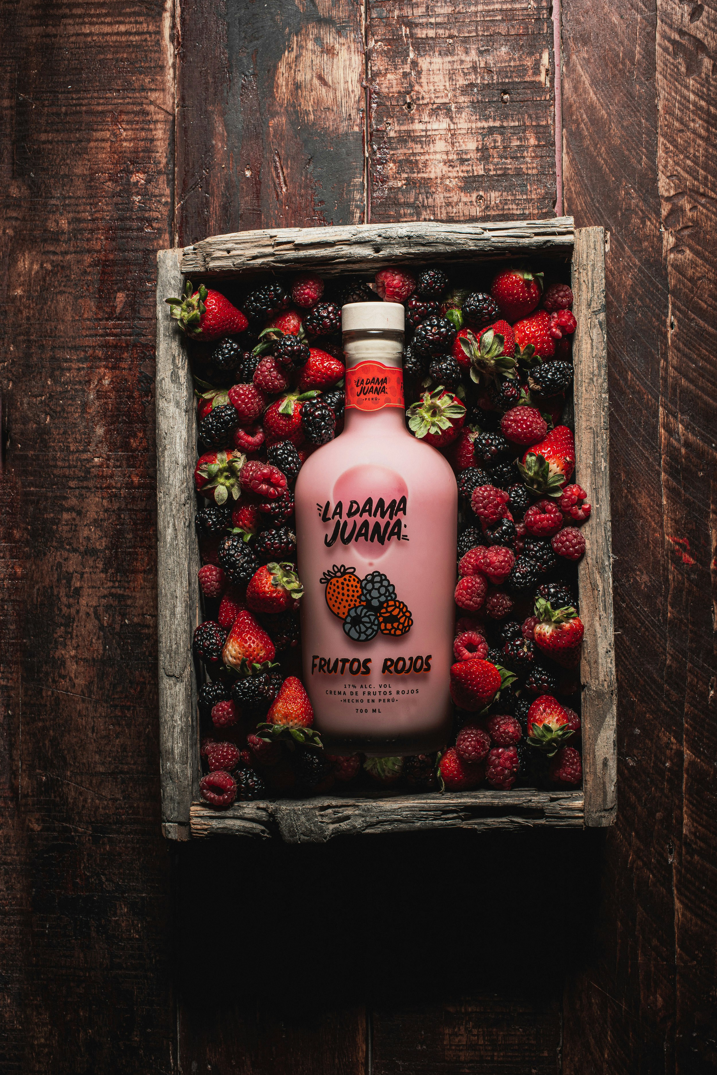 Rosé Berries: A Wooden Frame for Juana’s Frutos Rojos