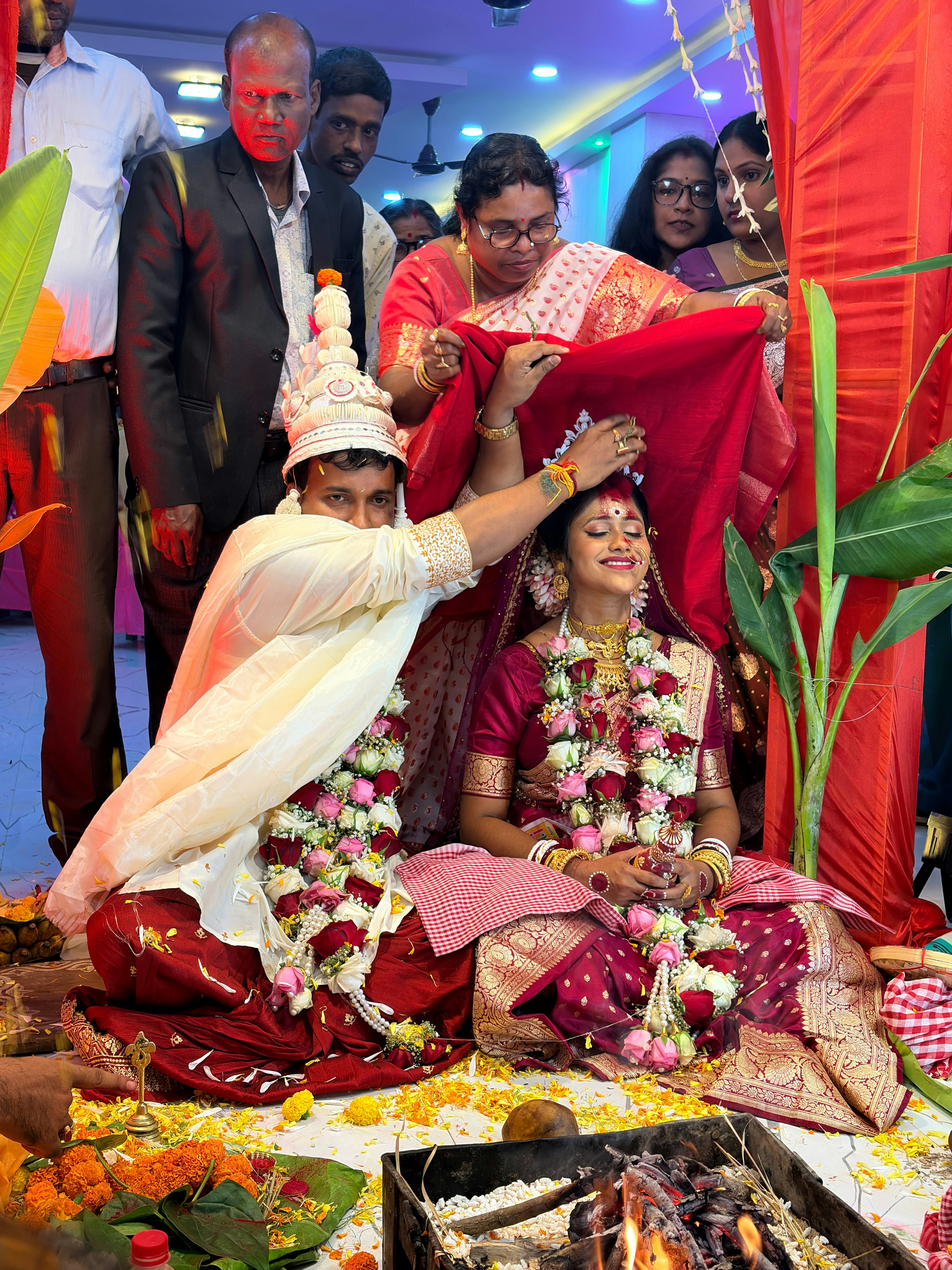 Garlands, Fire, and New Vows: A Hindu Wedding Moment